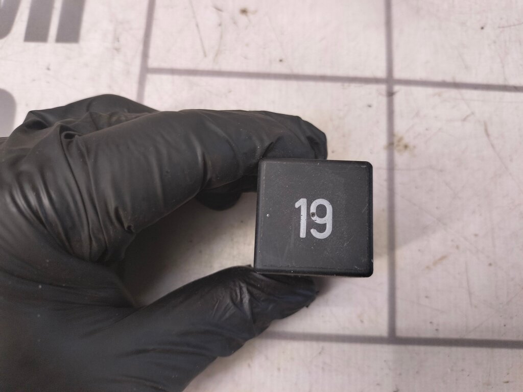 Реле стеклоочистителей VW Golf 2 Jetta 2 83-92