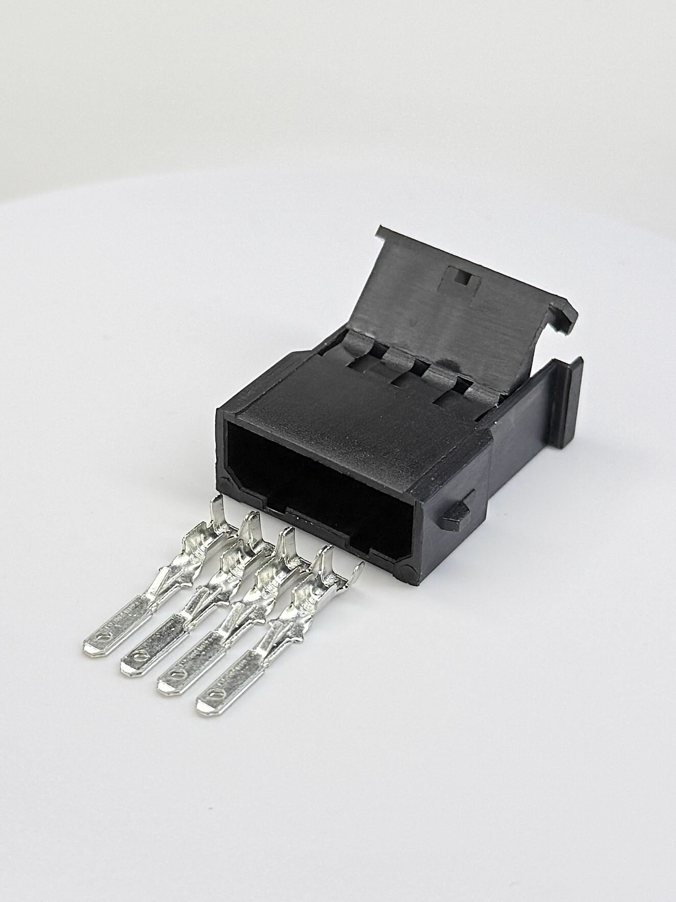 Разъем (колодка, фишка) 4 контактный (4 pin) папа 893971994 для Audi, Volkswagen, Skoda, Seat