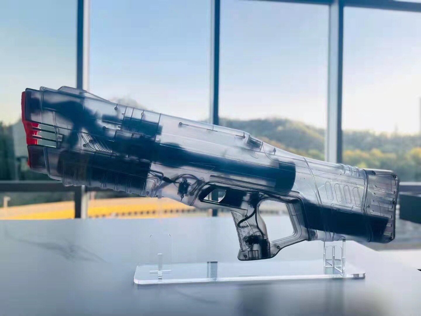 Детский электрический игрушечный водяной пистолет распыляет воду на большом расстоянии, идеально подходит для водных сражений, пляжных игр для мальчиков, дальнобойного взаимодействия и игр с водой.