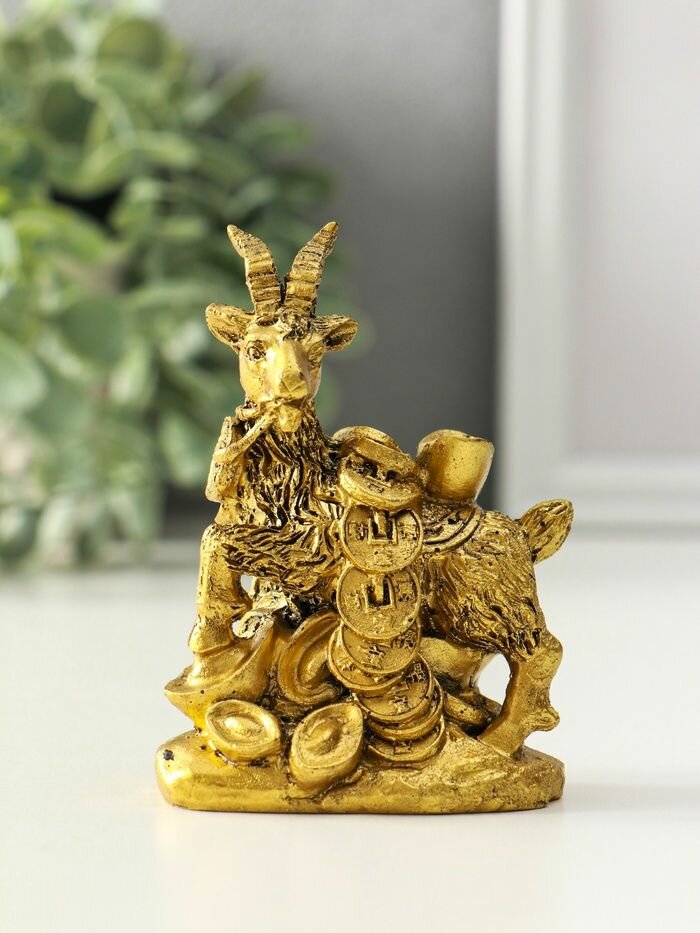 Нэцкэ фигурка полистоун Козёл с китайскими монетами и золотыми слитками , под бронзу, 4.2 7 9.4 см