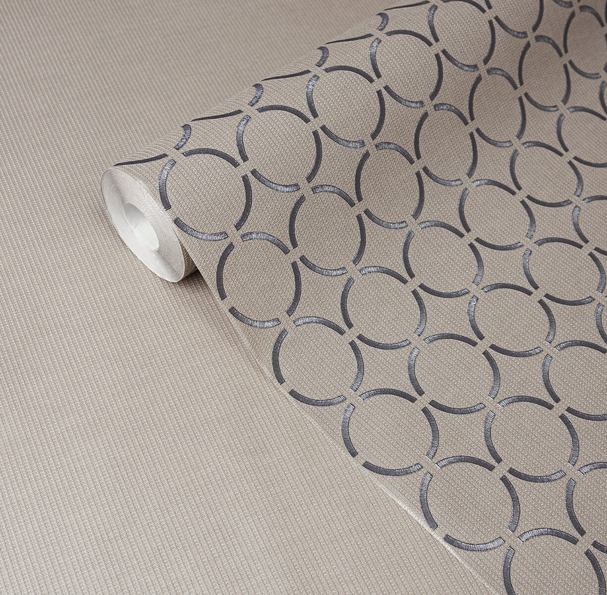 Обои виниловые кофейно-серые на флизелине VICTORIA STENOVA, коллекция CONNECT / СОЮЗ, размер 1.06*10.05 м, повтор рисунка 64см, артикул 585268