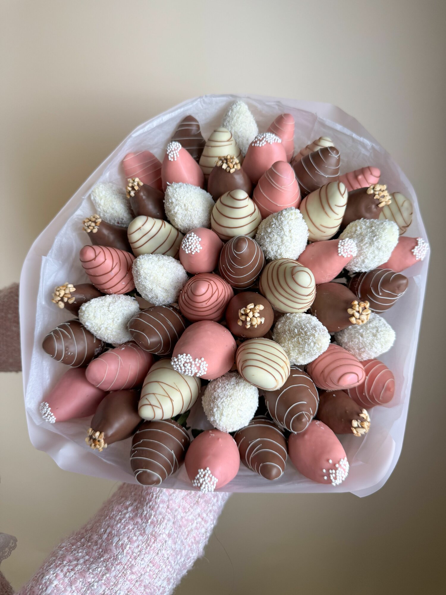 Подарочный букет из клубника в шоколаде "Strawberry boom", 55 ягод