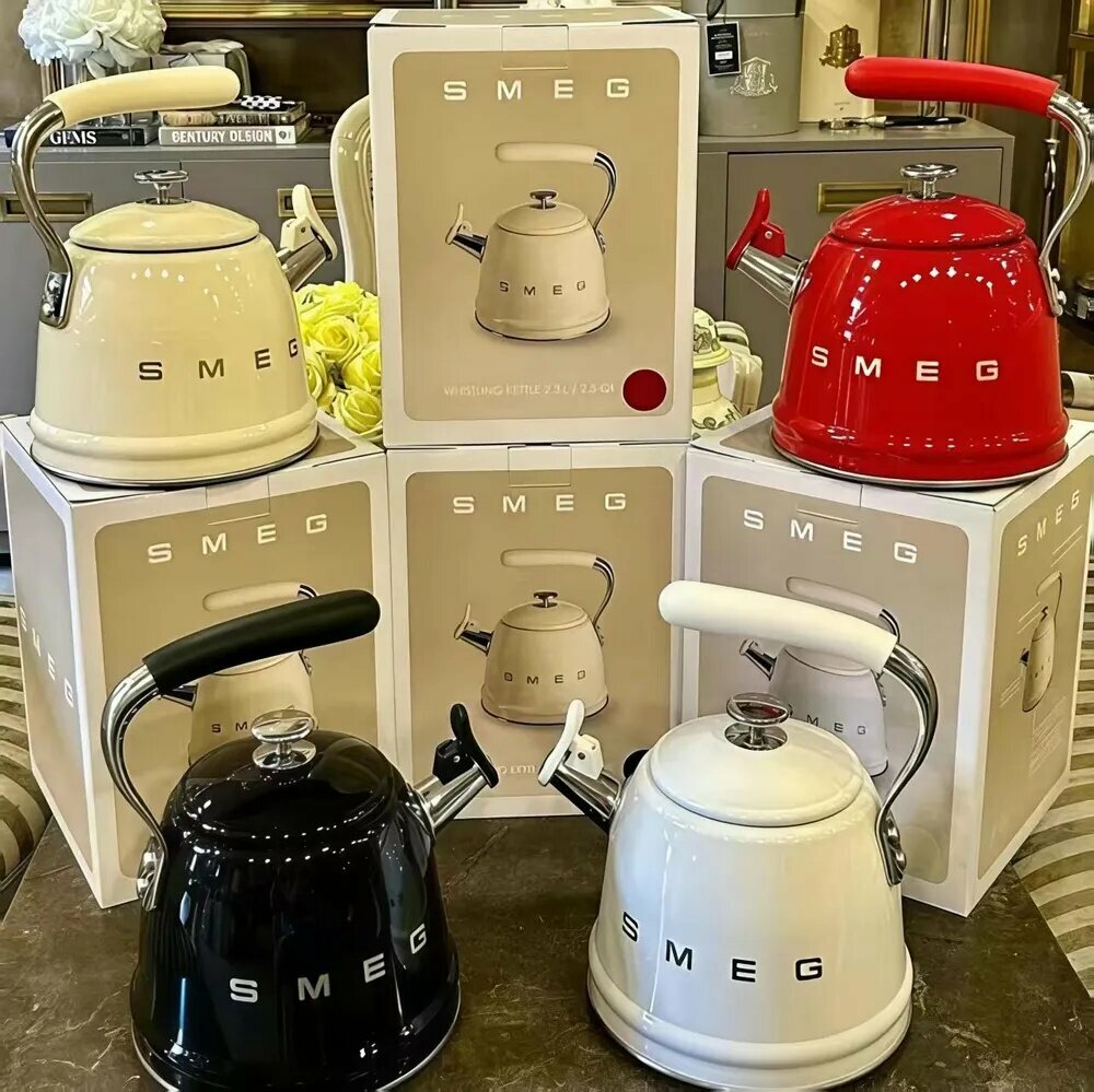 Чайник SMEG 2.3 л, с свистком, для газовой плиты, ретро-дизайн — фото 1