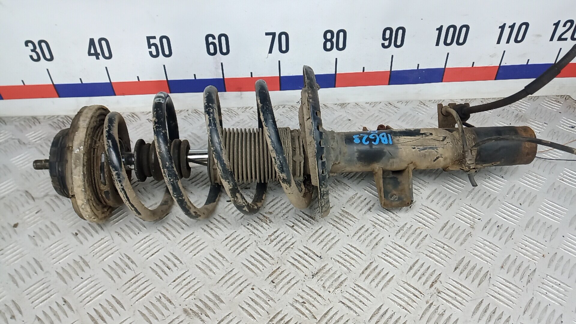 Стойка передняя левая VOLKSWAGEN TRANSPORTER T5