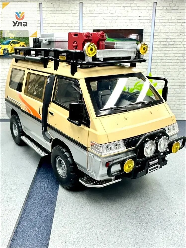 Металлическая машинка Mitsubishi Delica 1/24. Игрушечная коллекционная модель