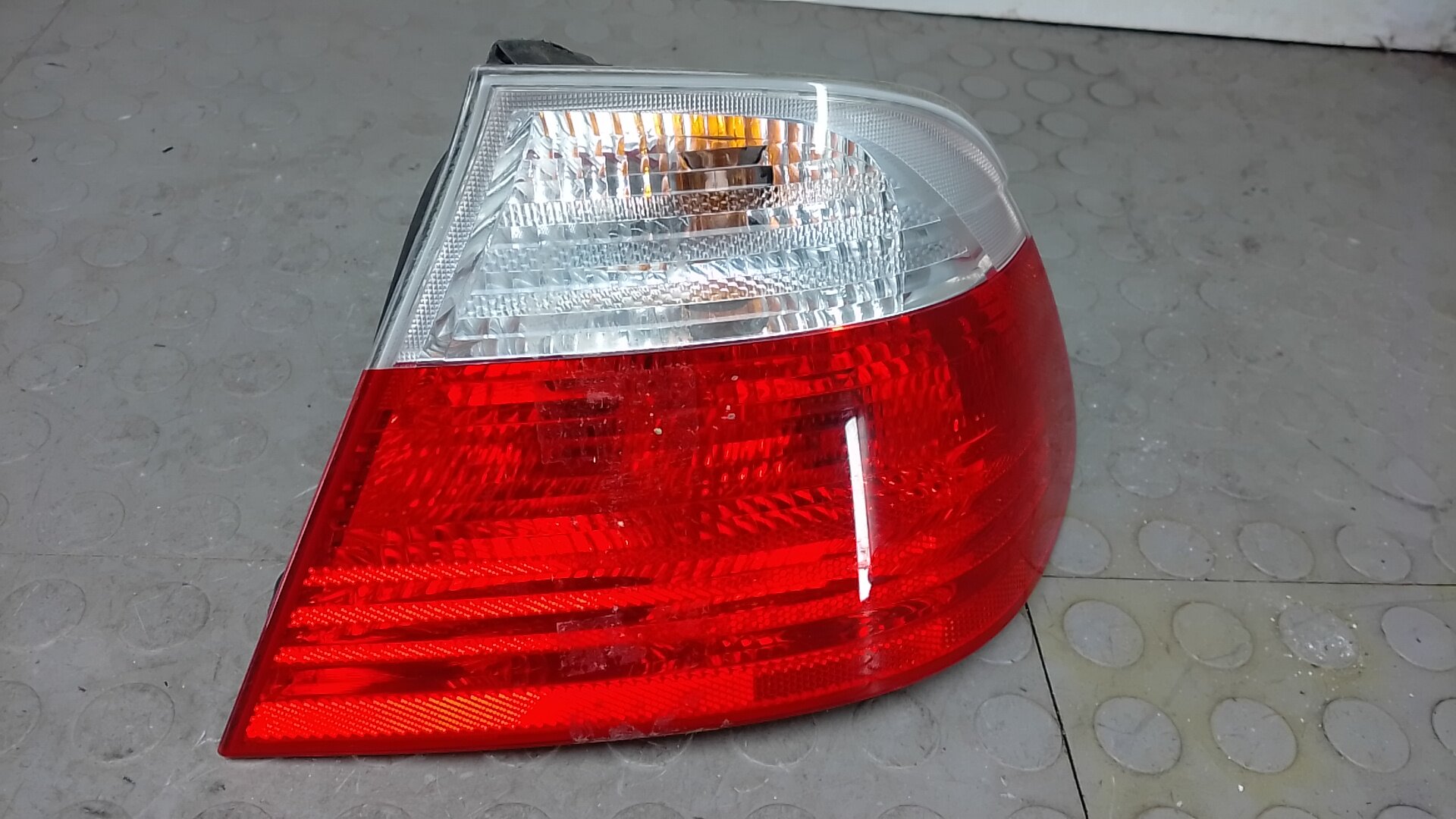 Фонарь задний правый BMW 3 E46