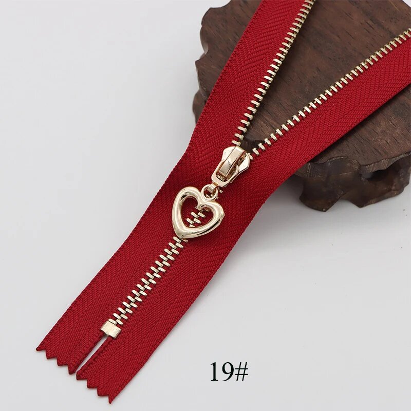 Молния красная 19# с сердечком, 15 см