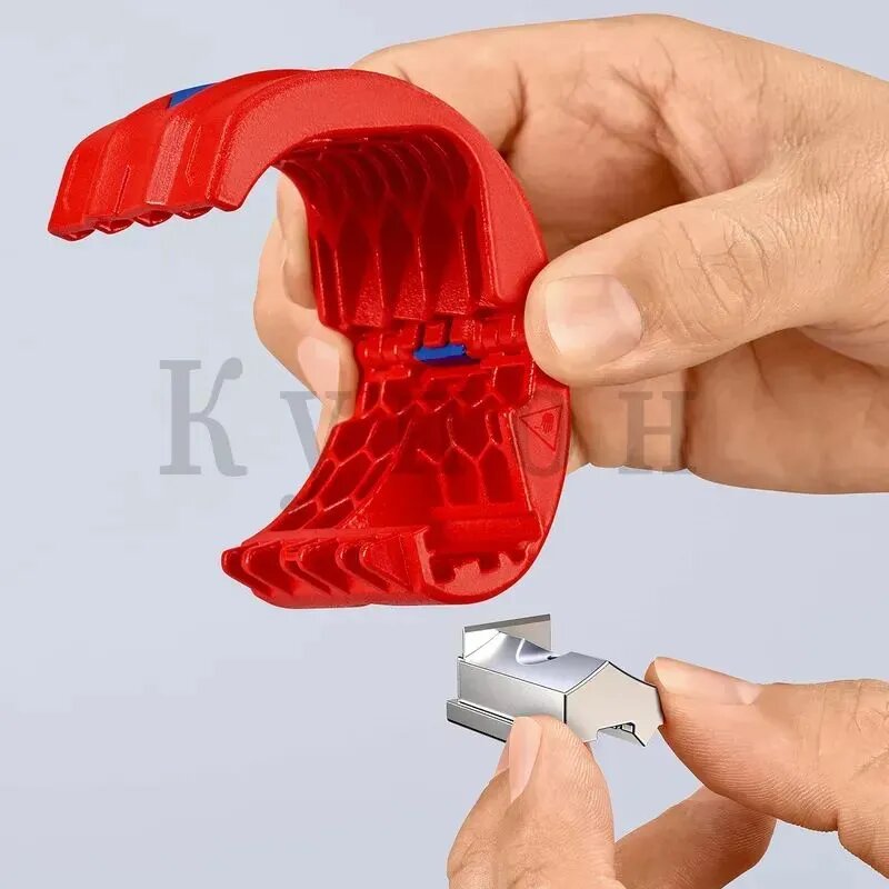 Труборез KNIPEX 90 22 10 BK для пластиковых труб и уплотнительных манжет, сталь AUS-8, красный — фото 1