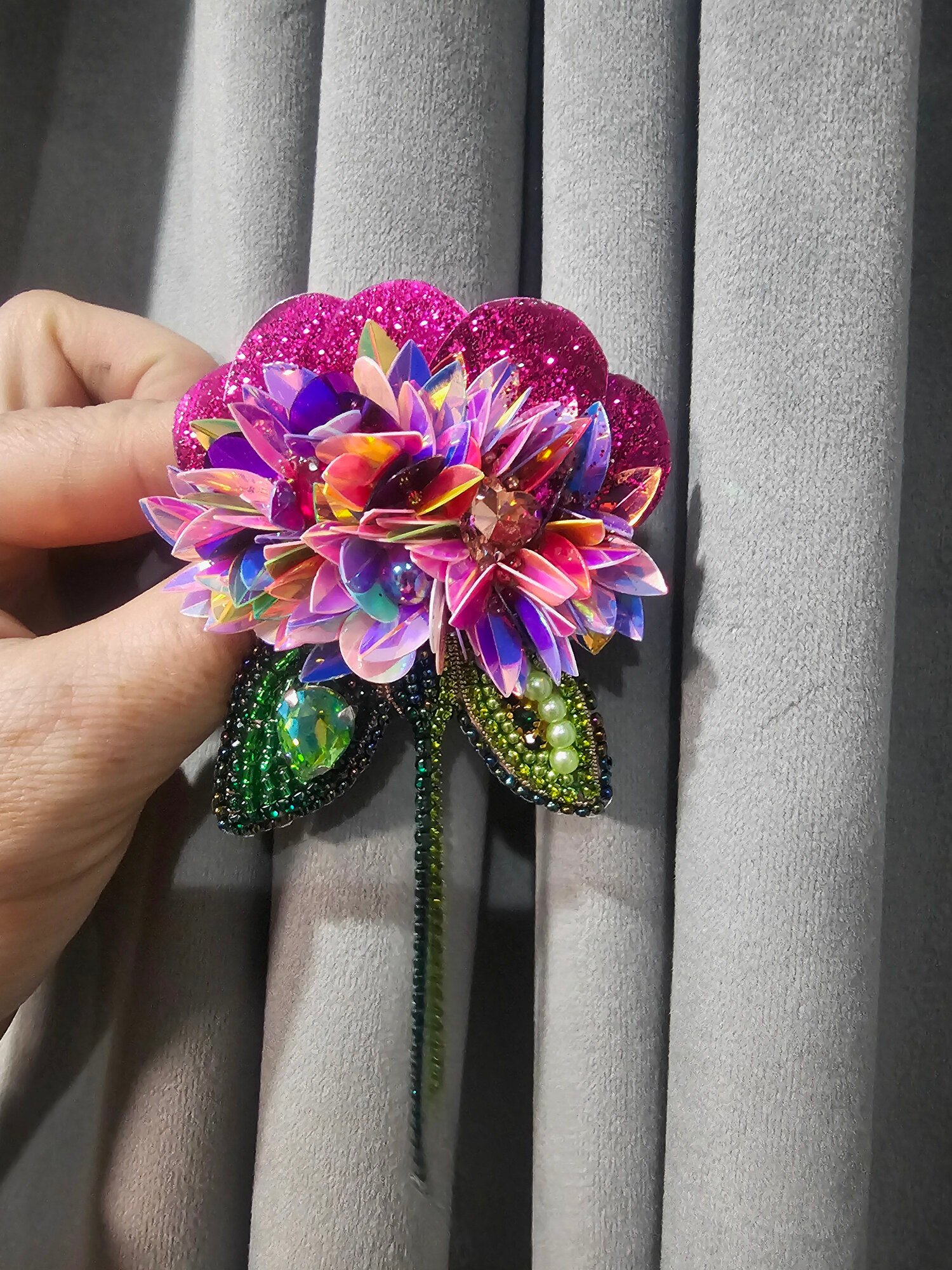 Брошь, стразы