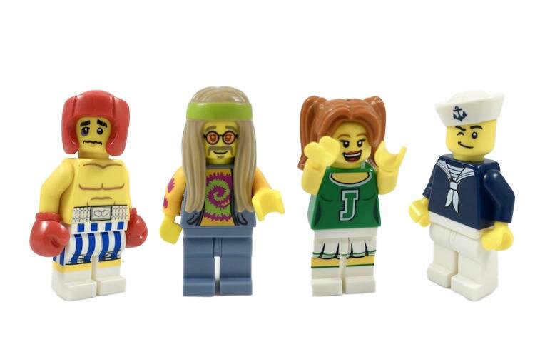 Конструктор LEGO Minifigures Toys 'R' Us Classic Drawstring Fun, 18 шт.