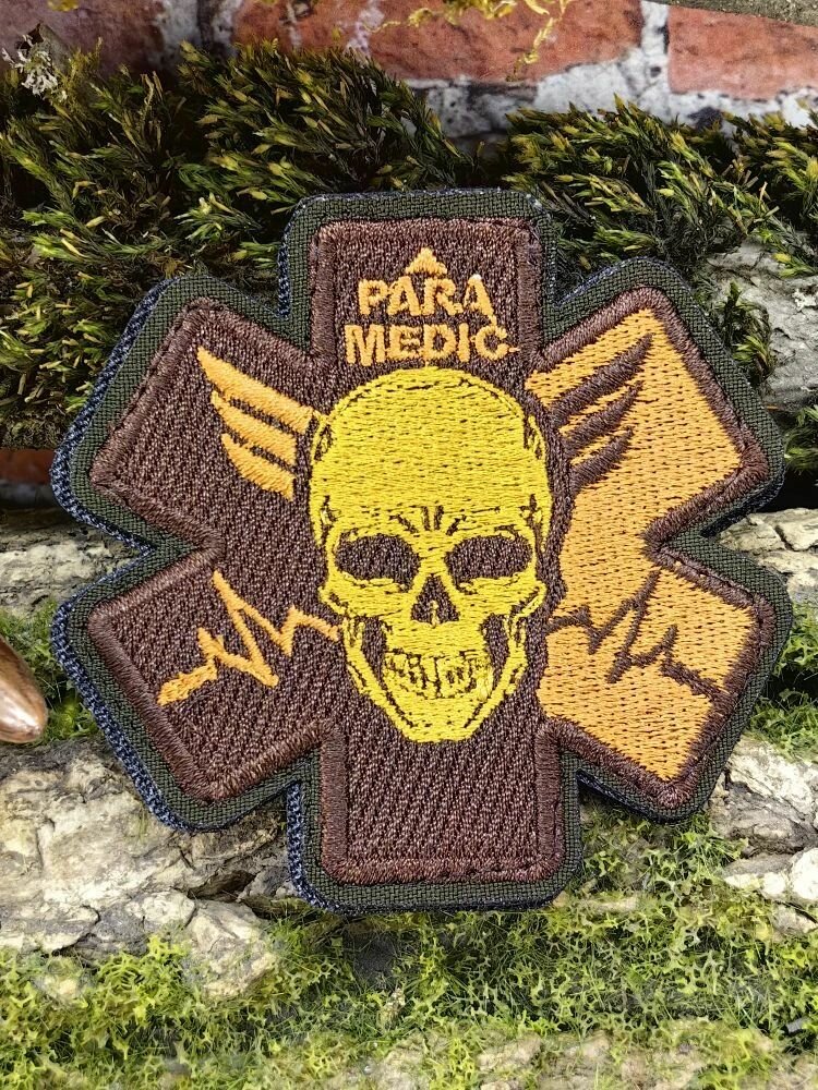 Нашивка-патч PARAMEDIC вышитая на липучке 8х8 коричневая