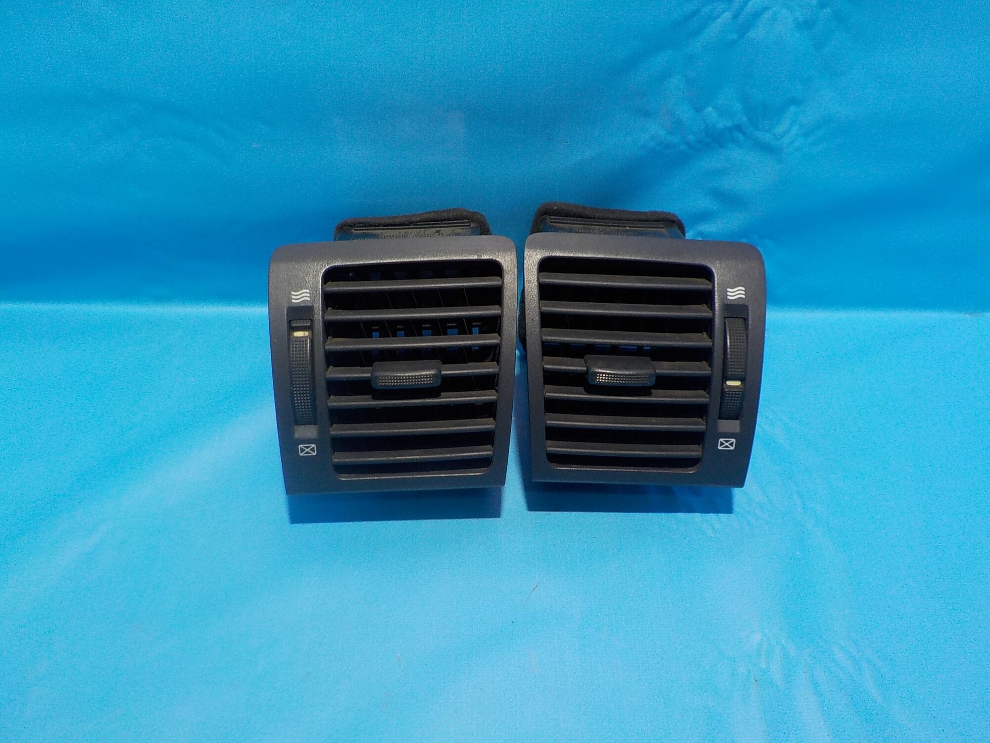 Дефлектор воздушный (пара) KIA Sorento 1 2002-2009 974803E000 - Б/У