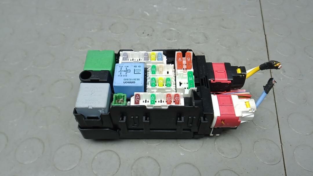 Блок предохранителей Peugeot 3008 2 2018 9665492680