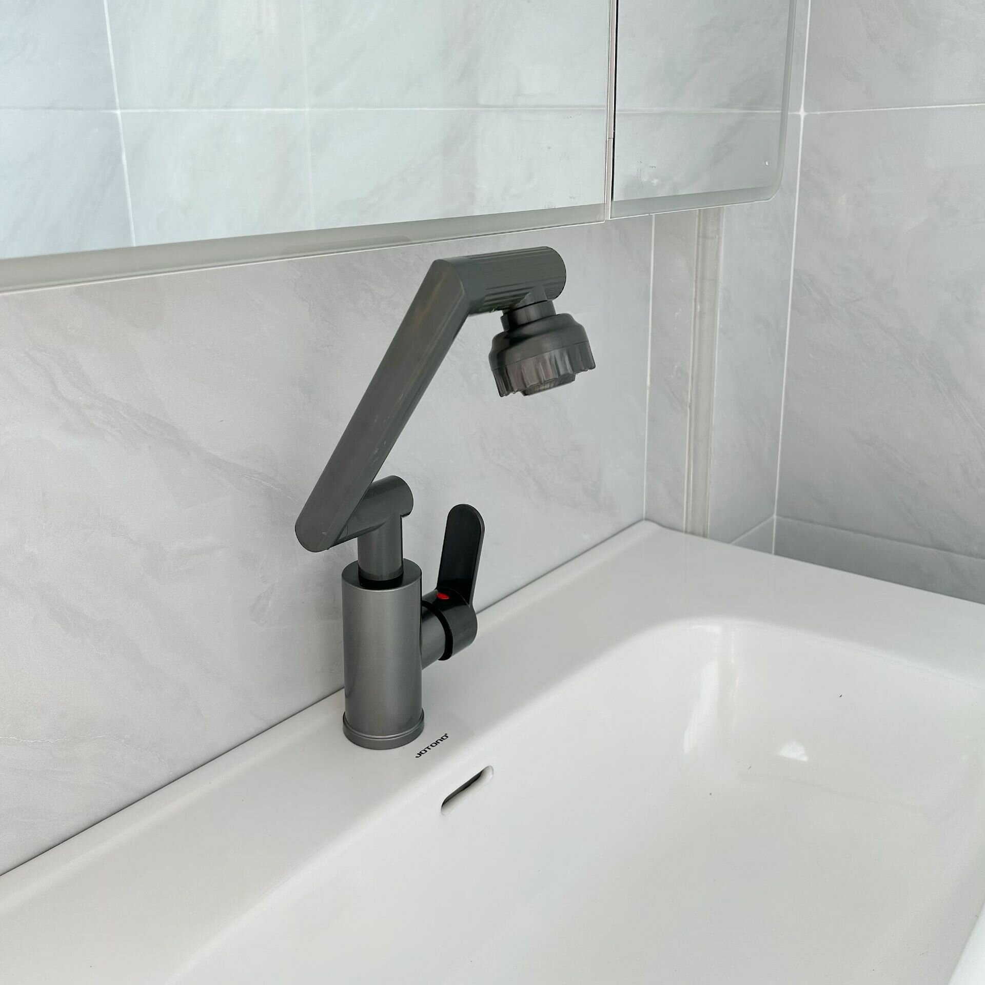 Смеситель для раковины Lucky Cat, с функцией подачи горячей и холодной воды, для домашнего использования, подходит для умывальника и шкафчика в ванной комнате, с функцией универсального вращения и повышения давления.