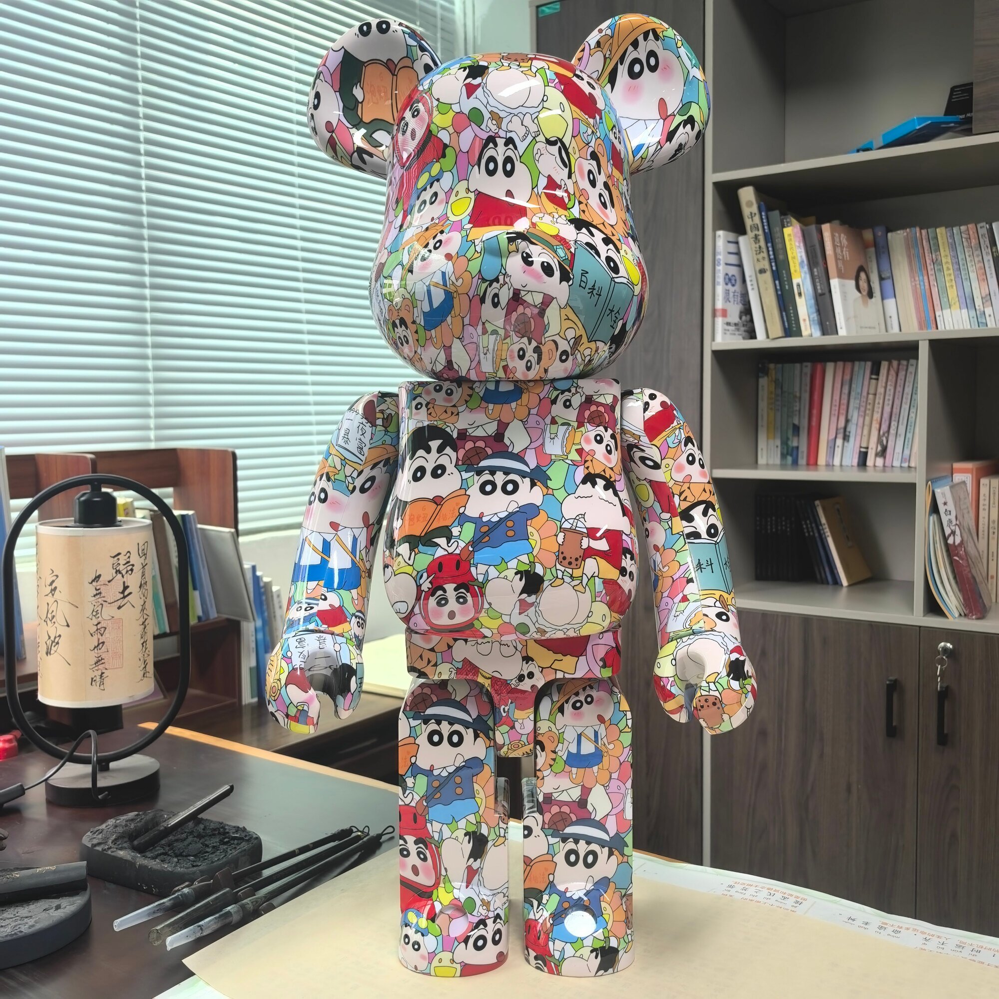 Игрушечная Статуя Медведя Bearbrick 70cm-Crayon Shin-chan
