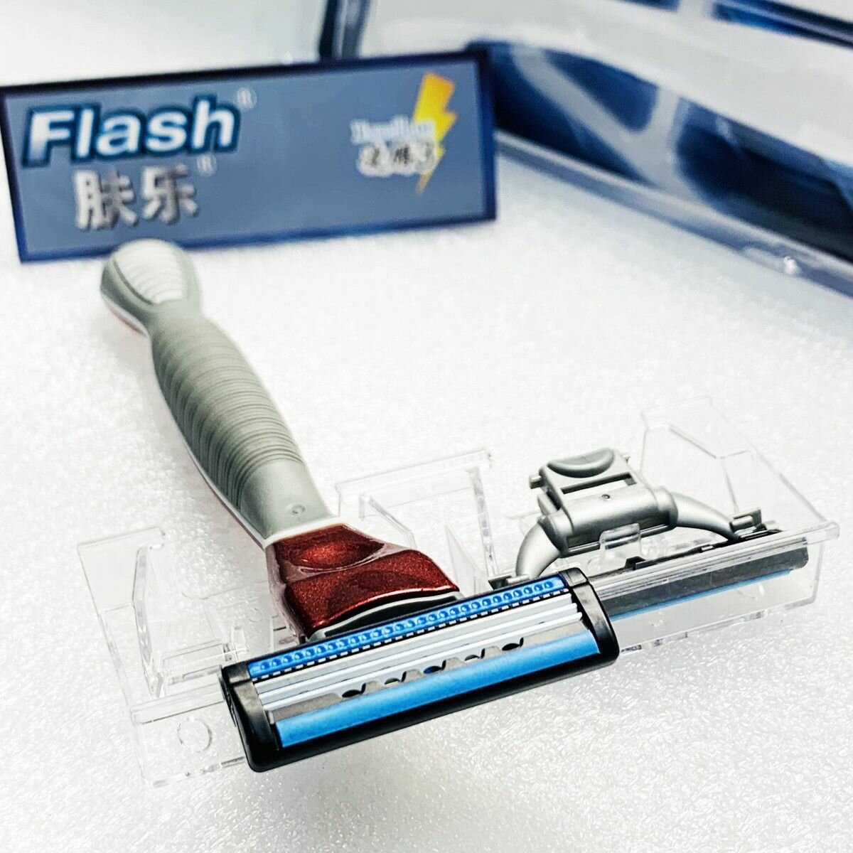 Бритвенный станок Flash 715 бордо 3 лезвия + 1 сменная кассета