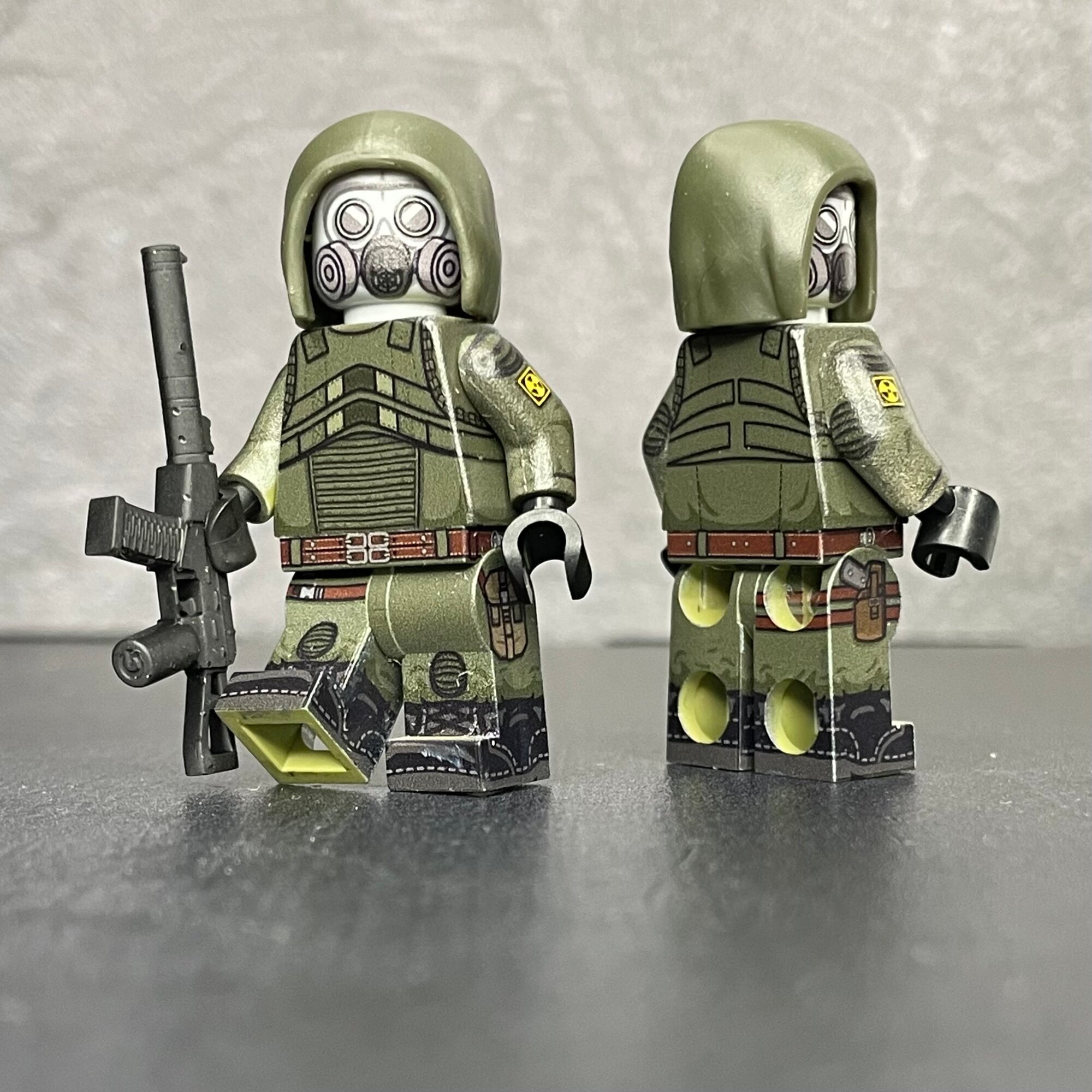 Минифигурка коллекционная совместимая с лего с эксклюзивным принтом Сталкер v2 | Костюм Заря Олива