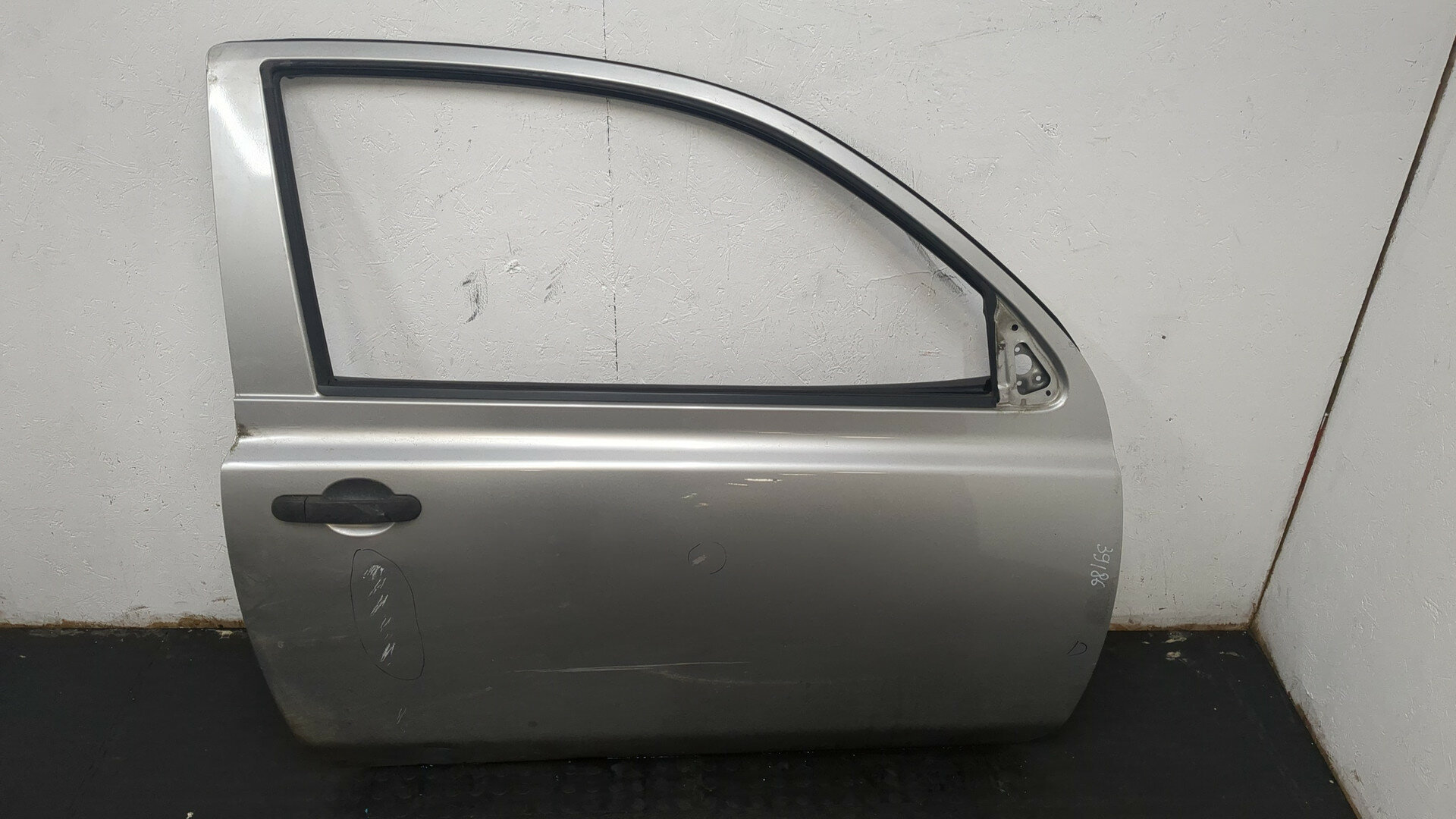 Дверь боковая (легковая) правая передняя Nissan Micra K12E Б/У