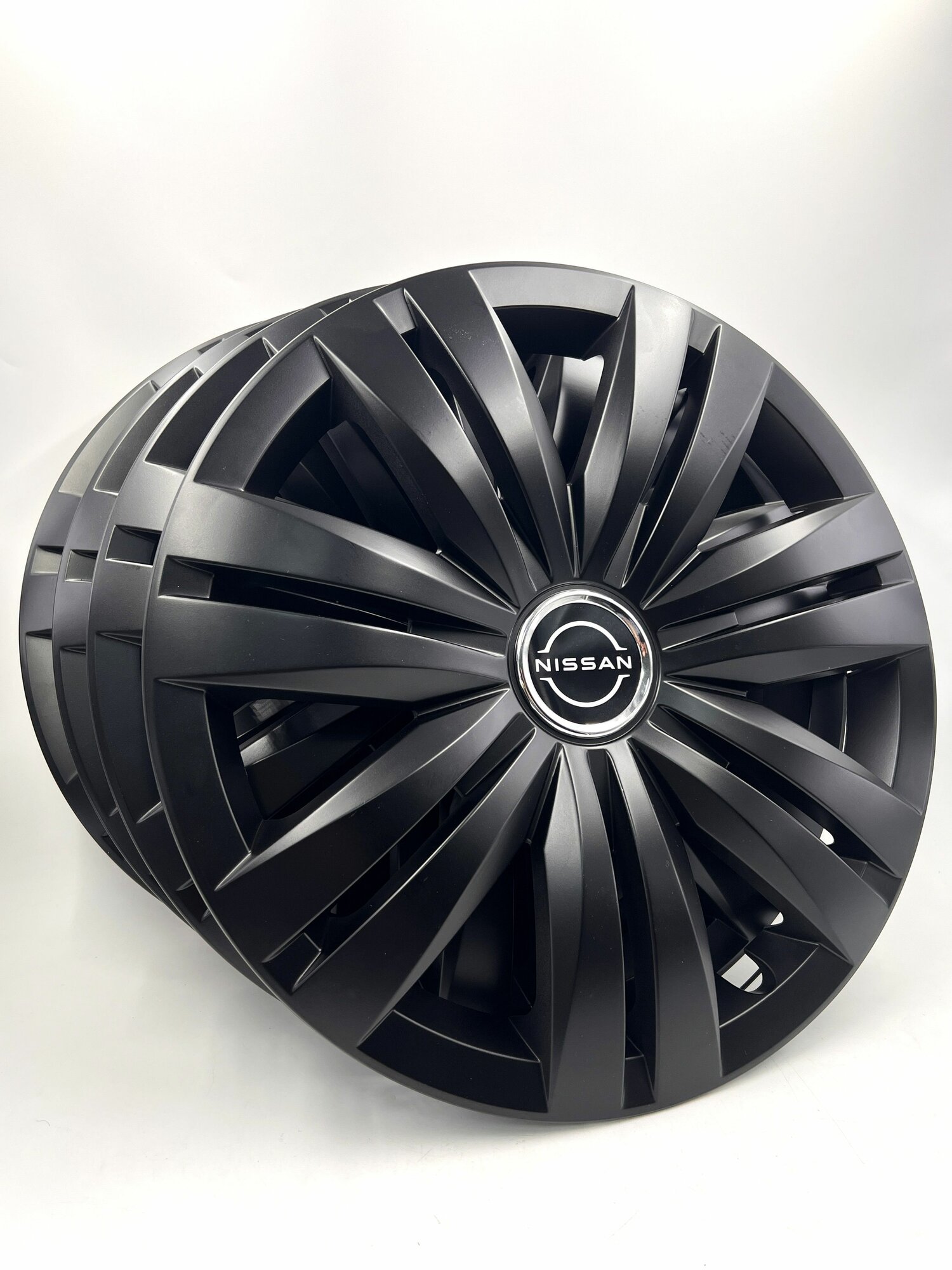 Колпаки на колеса гибкие черные с эмблемой R17 4 шт