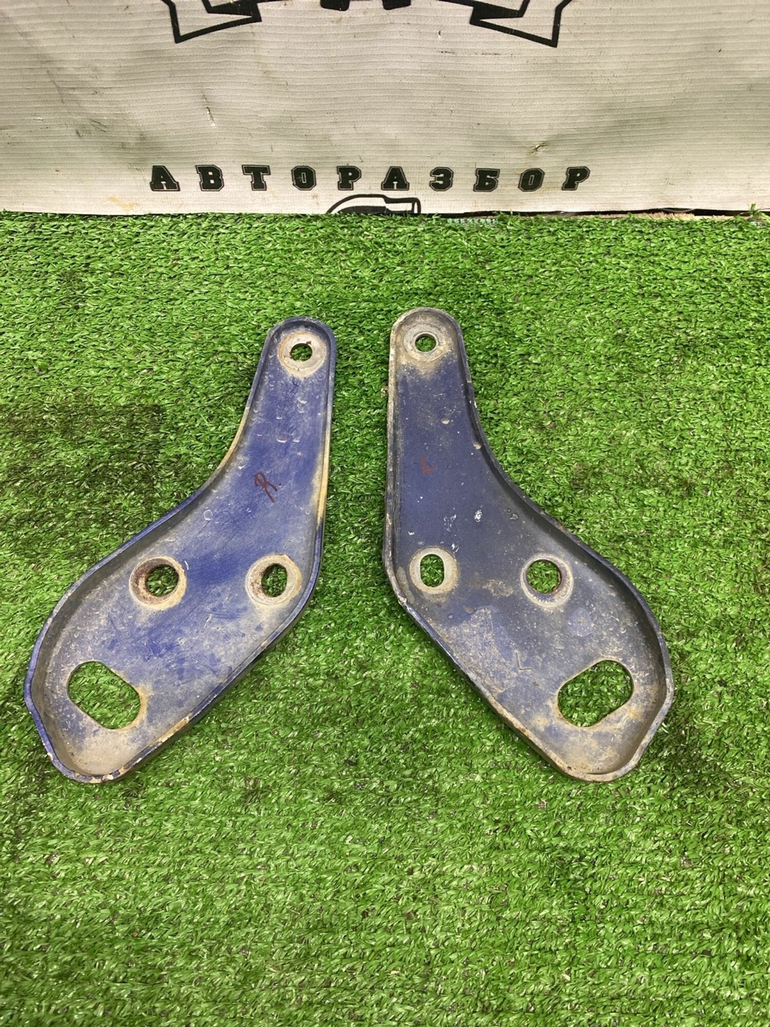 Буксировочный крюк Nissan Cube, I Рестайлинг (Z. с пробегом