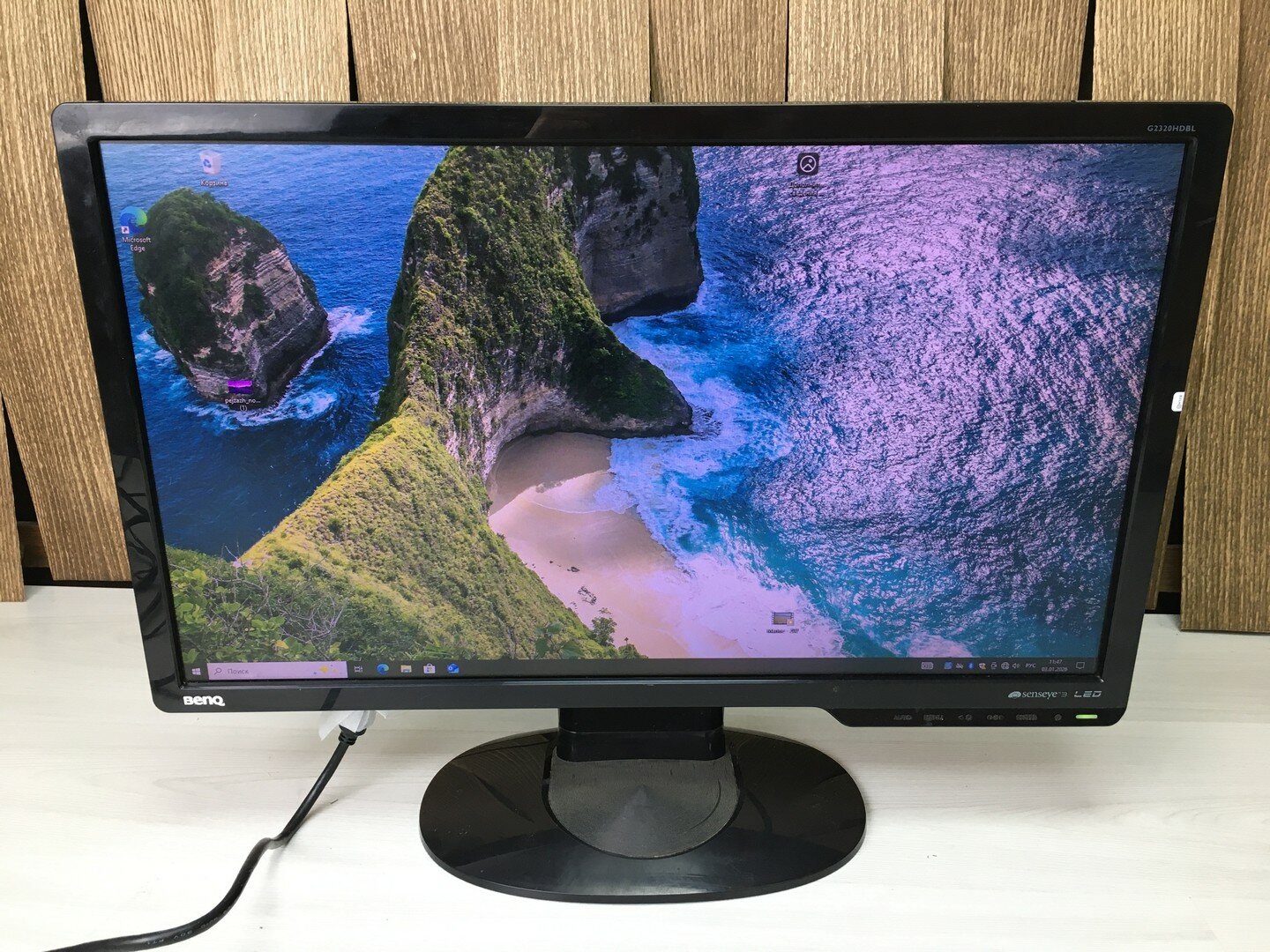 Монитор 23" Benq G2320HDBL, DVI, VGA тёмные пятна + розовый оттенок