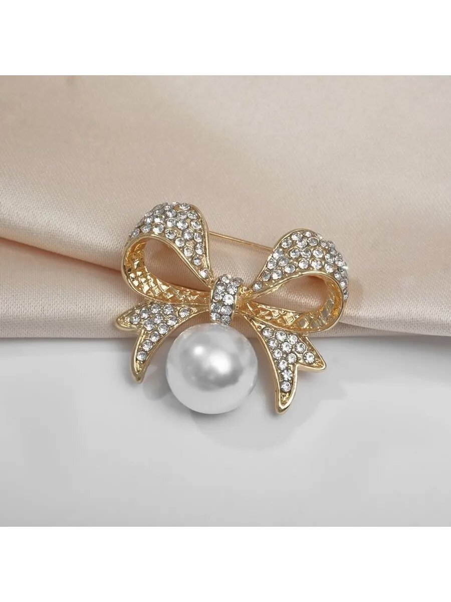 Брошь, пластик, стразы