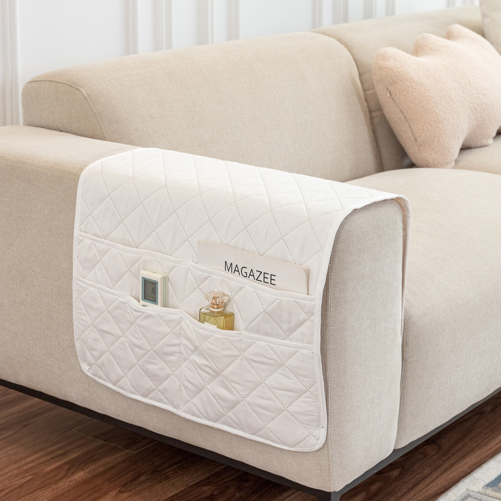 Новая модель органайзера для подлокотника дивана с карманом для хранения журналов, пультов дистанционного управления и различных мелочей.