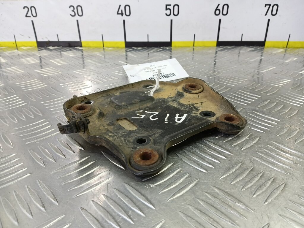 Кронштейн кулисы КПП Б/У для SUZUKI Grand Vitara II (2005—2008) 25129-64J00