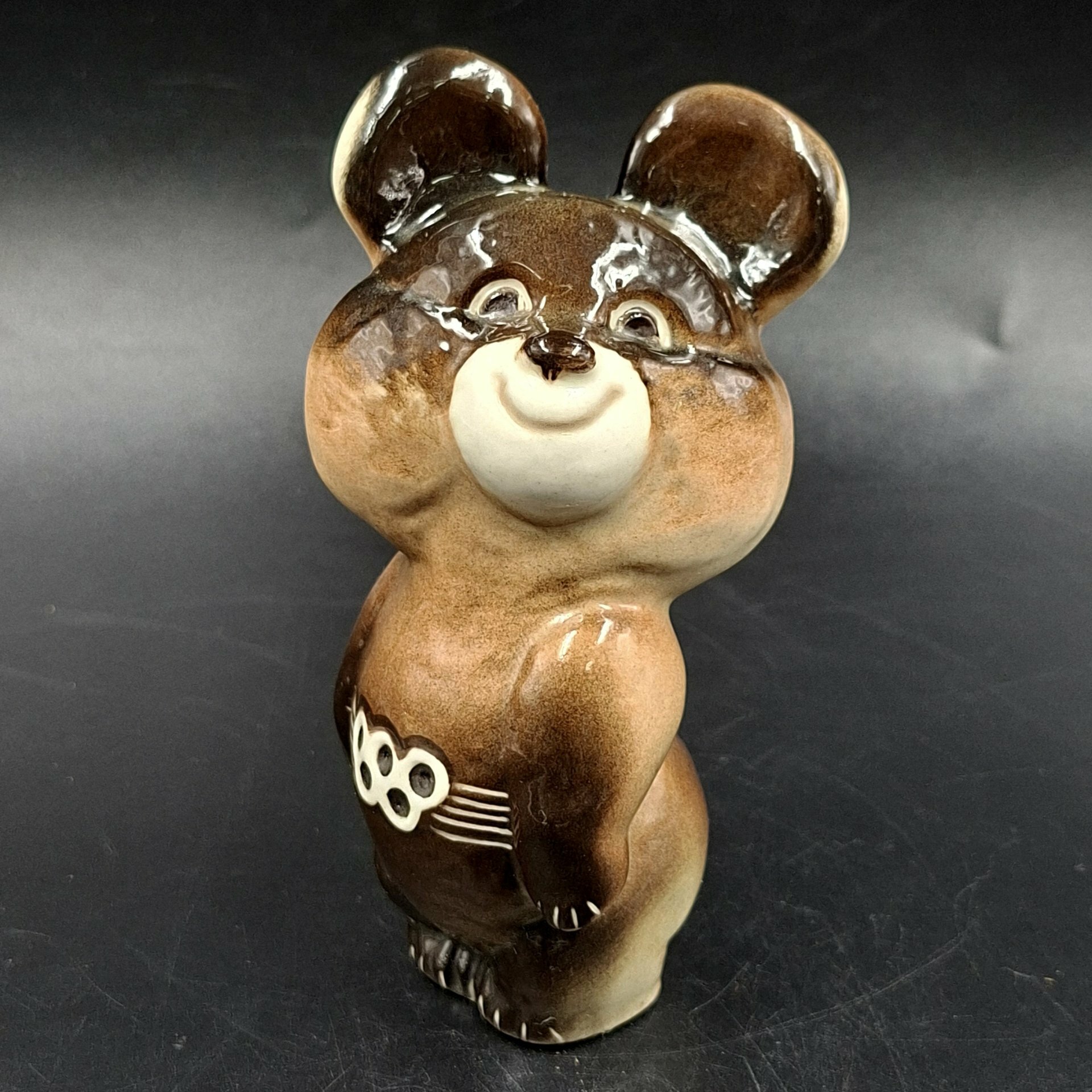 Статуэтка "Олимпийский мишка", скульптор П. П. Веселов, фарфор, аэрография