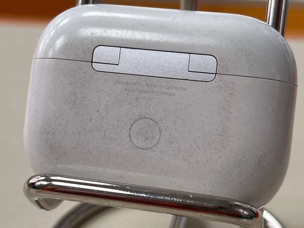 Беспроводные наушники Apple AirPods Pro 2, MagSafe Charging Case, USB-C, White Б/У уценка