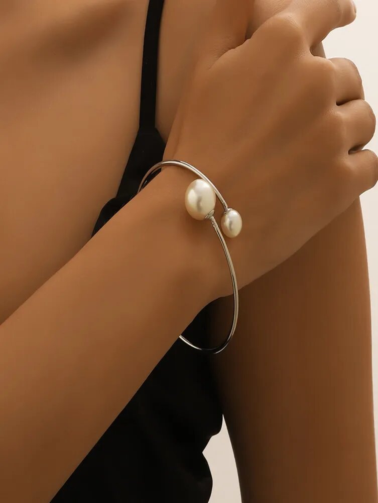 Браслет бэнгл с искусственным жемчугом и эмалью на запястье серебристо-белого цвета для женщин и девочек, размер 16-20,5