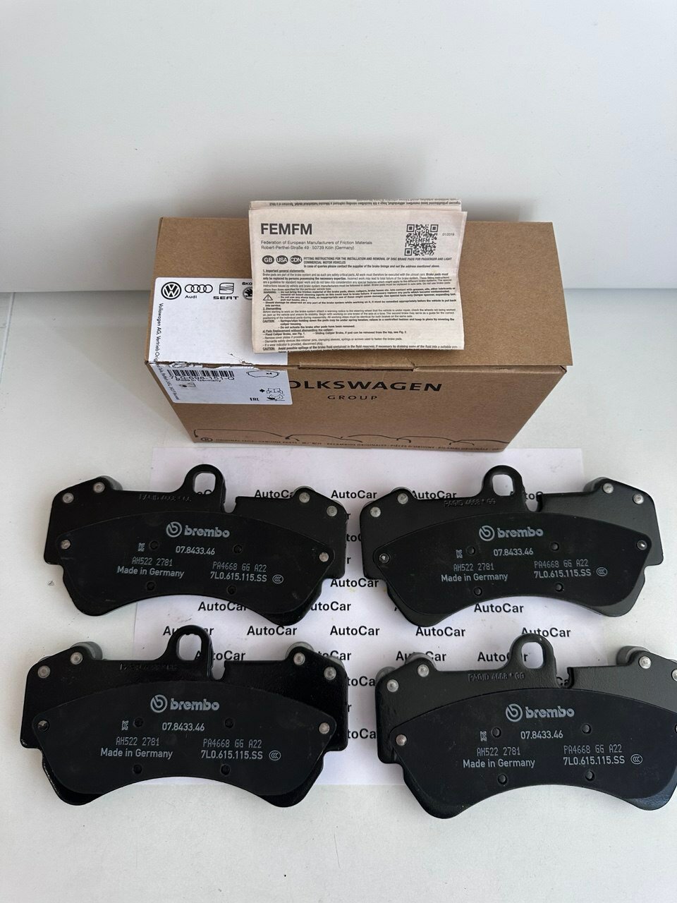 Передние тормозные колодкиVAG 7L0698151Q