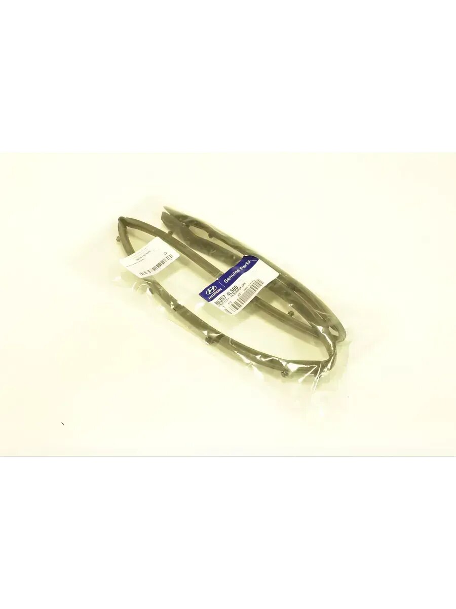 Уплотнитель капота Hyundai Солярис 2015 арт. 863574L500