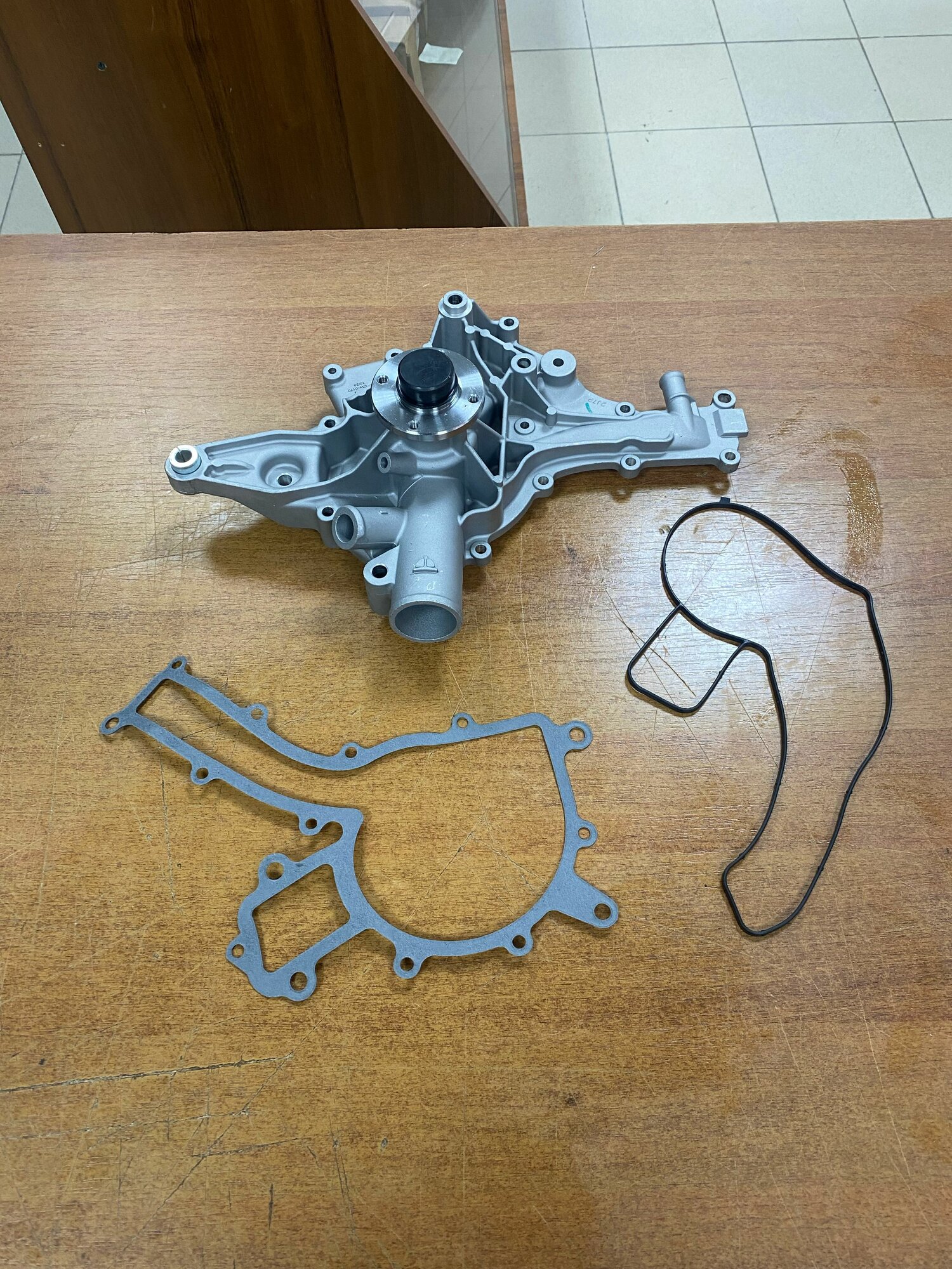 Помпа Mercedes w202 w203 w210 w211 w220 w163 M112