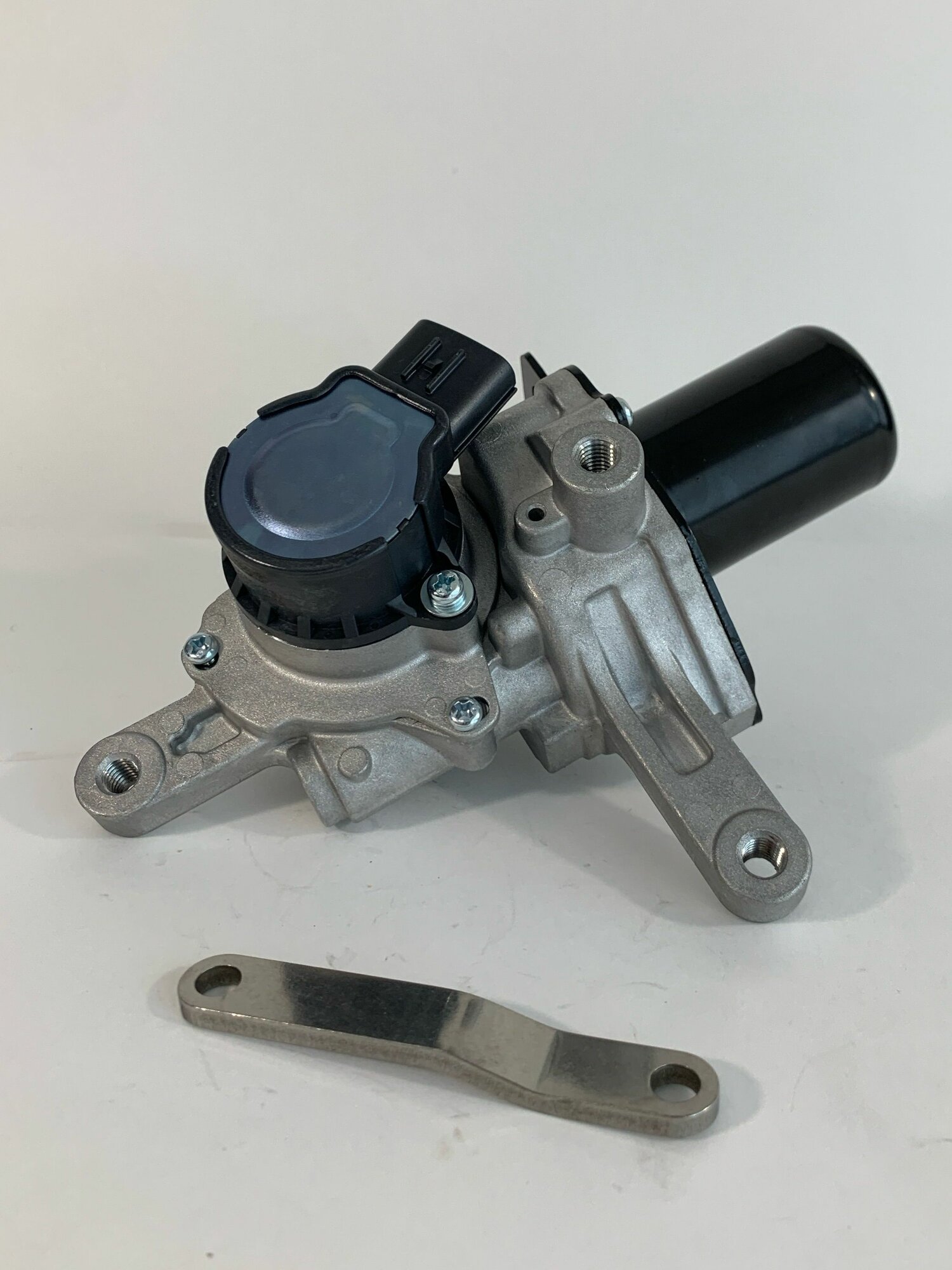 Актуатор турбины Toyota Hilux 17201-0L070 2KD-FTV