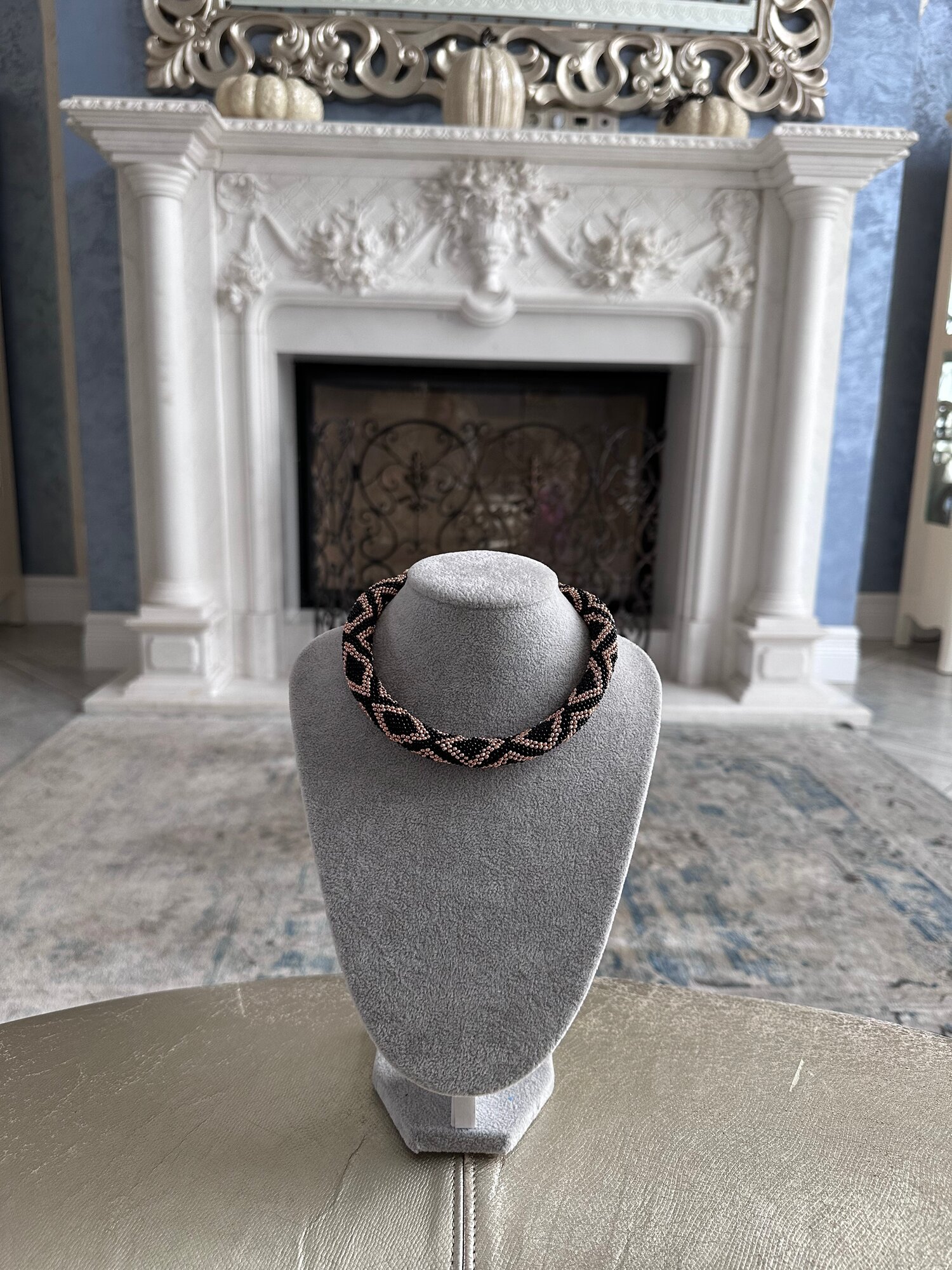Колье Jewellery by Marina Orlova, бисер, длина 37 см, черный в золоте — фото 1