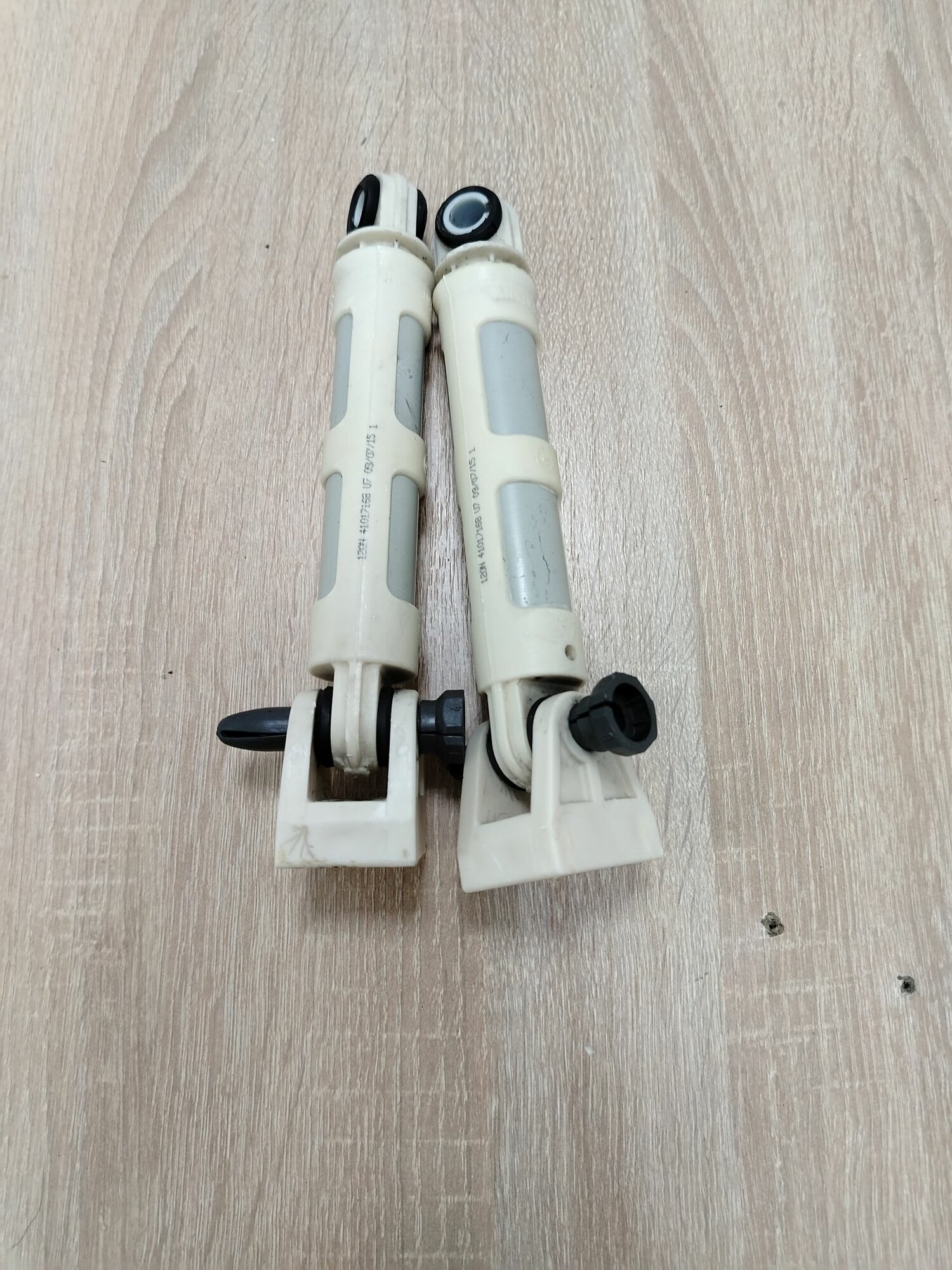 Амортизаторы для стиральных машин AEG, Candy, Electrolux, Zanussi. 41017168 120N. Товар уцененный.