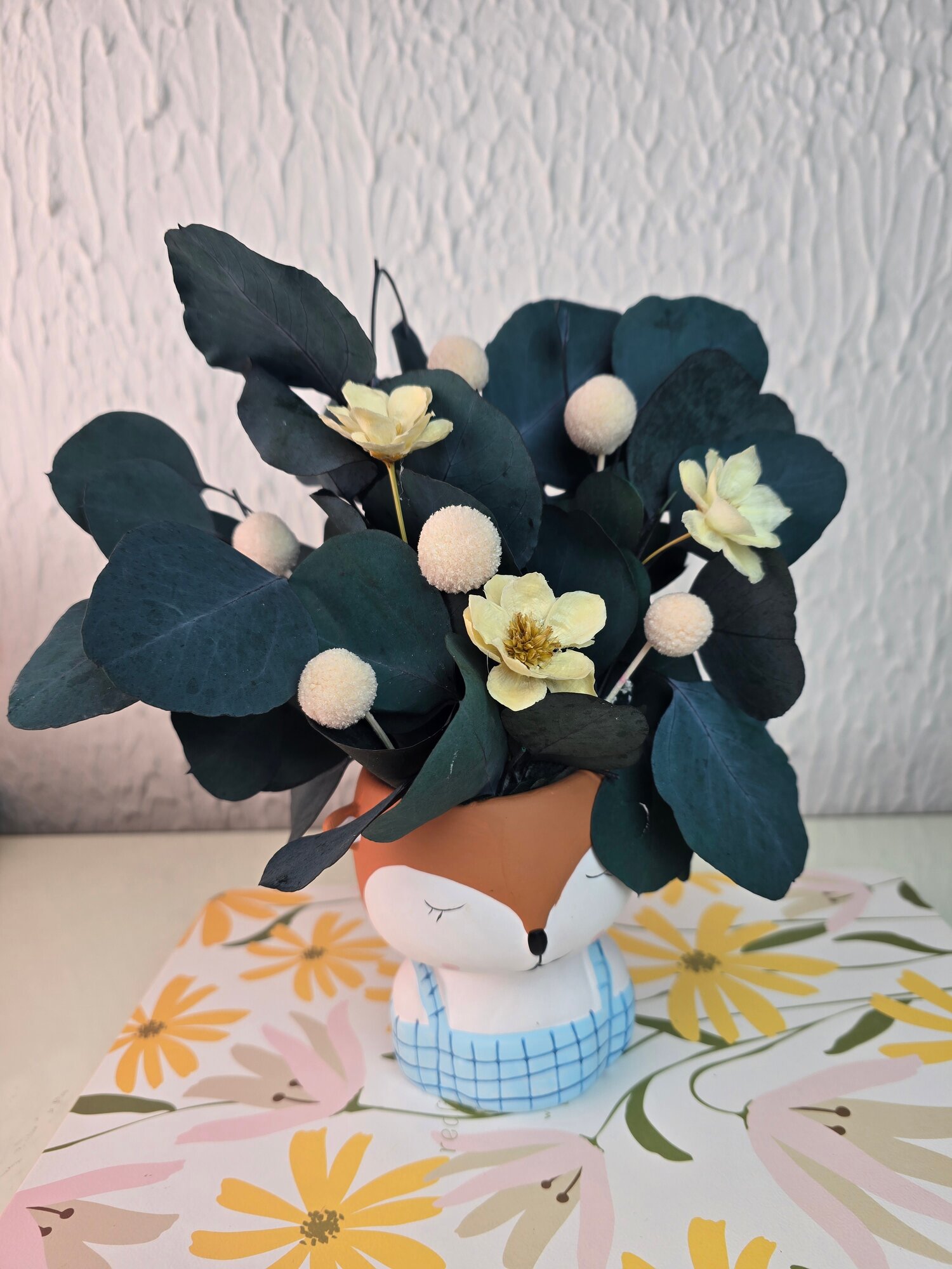 Интерьерный букет из стабилизированного эвкалипта и сухоцветов в кашпо "Лисичка", голубой/ подарок маме