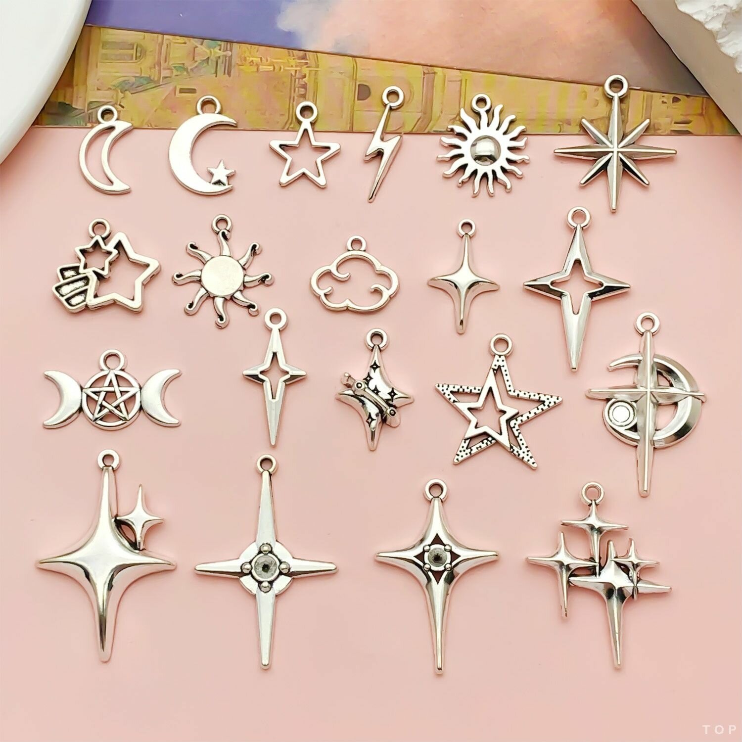 Набор для создания украшений — подвески и элементы для рукоделия, украшение открыток, одежды, закладок и игрушек