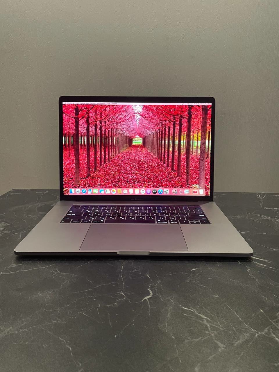 15.4"Ноутбук Apple MacBook Pro 15 2018, Intel Core i7, RAM 32ГБ, SSD 256ГБ, Intel UHD Graphics 630, AMD Radeon Pro 555x