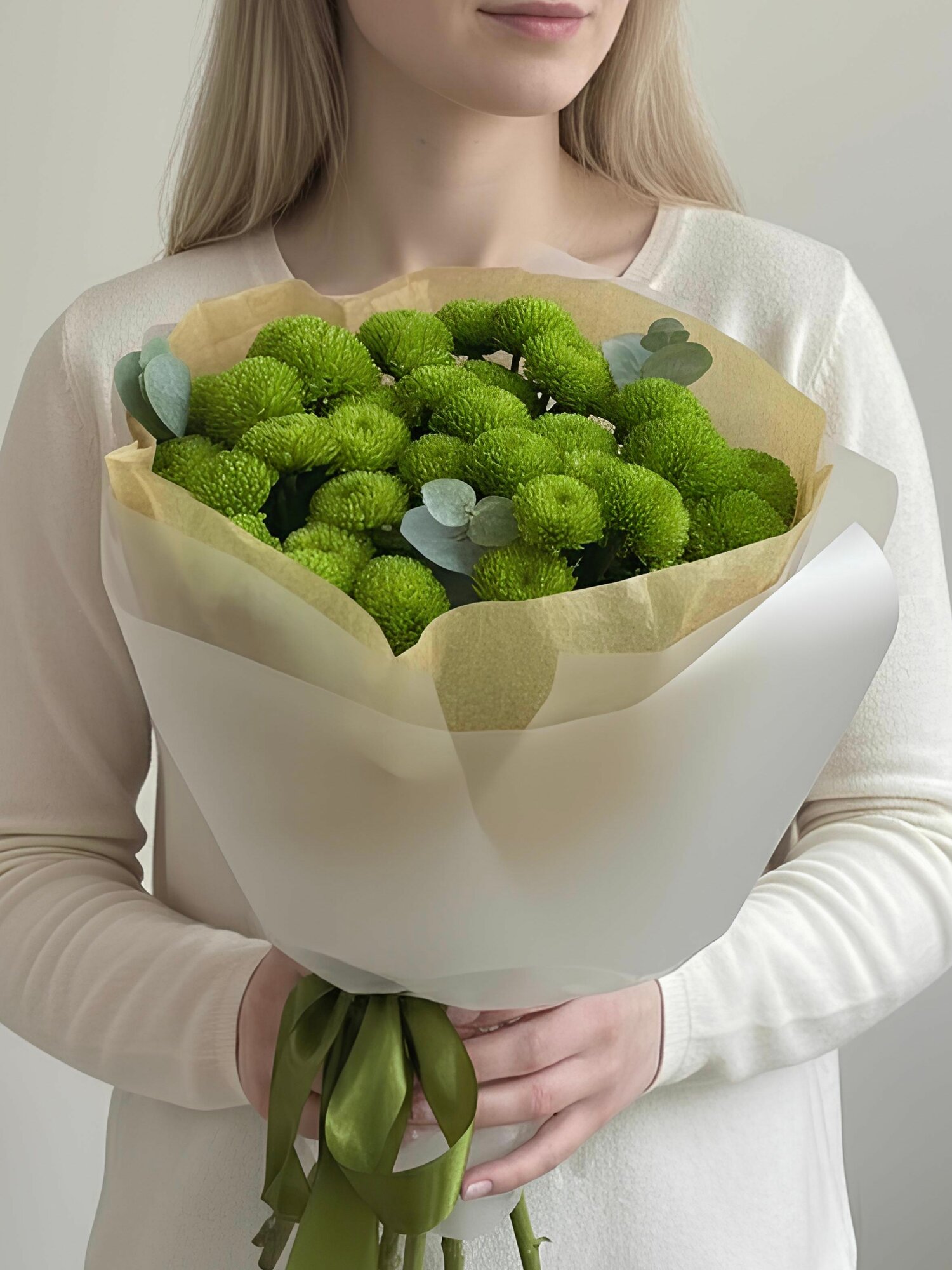 Букет из 7 зеленых кустовых хризантем Растим и эвкалипта - Garden S .608