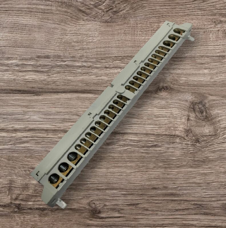 Клеммник для нулевого и заземляющего проводников 2х3х25 кв. мм + 2х10х10 кв. мм. 8GB2052-1