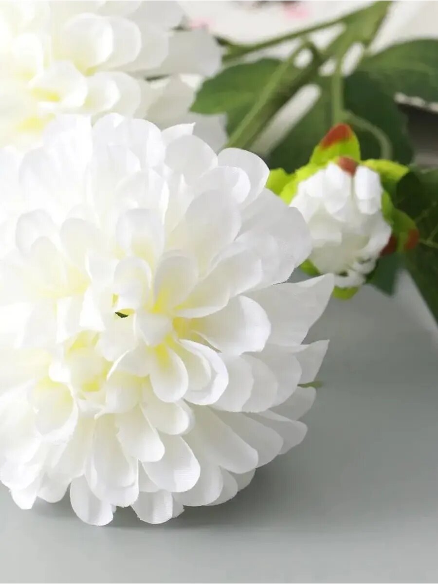 Искусственная хризантема для украшения интерьера