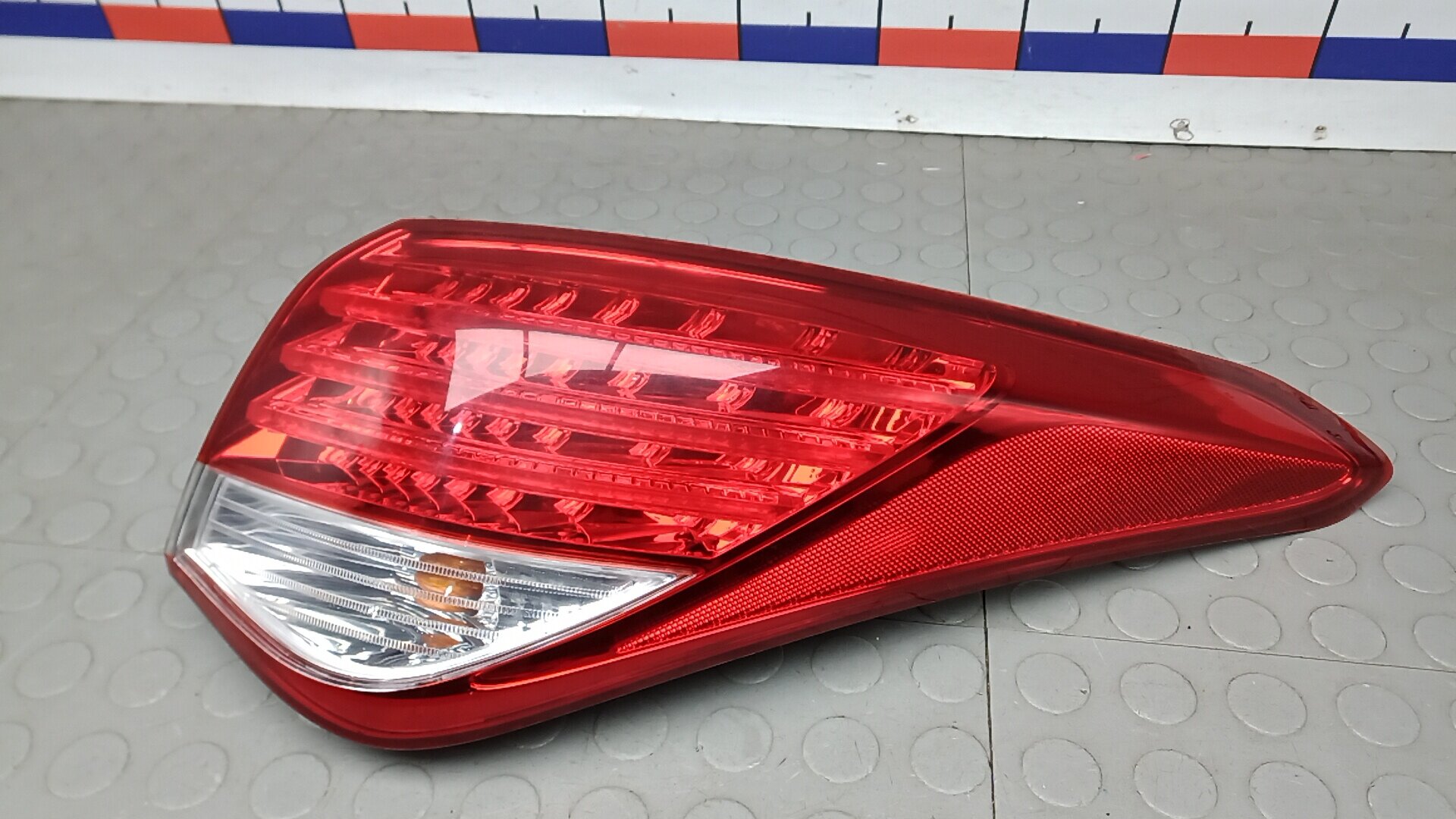 Фонарь задний правый HYUNDAI I40