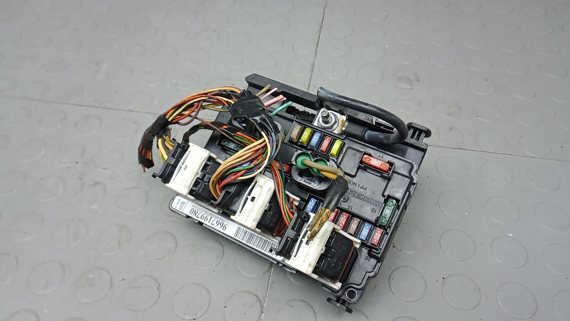 Блок предохранителей PEUGEOT 207, Номер 9667199780