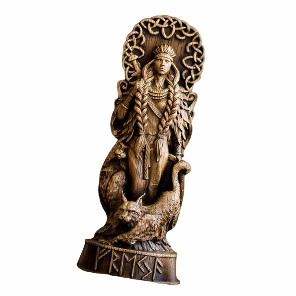 Статуя скандинавских богов