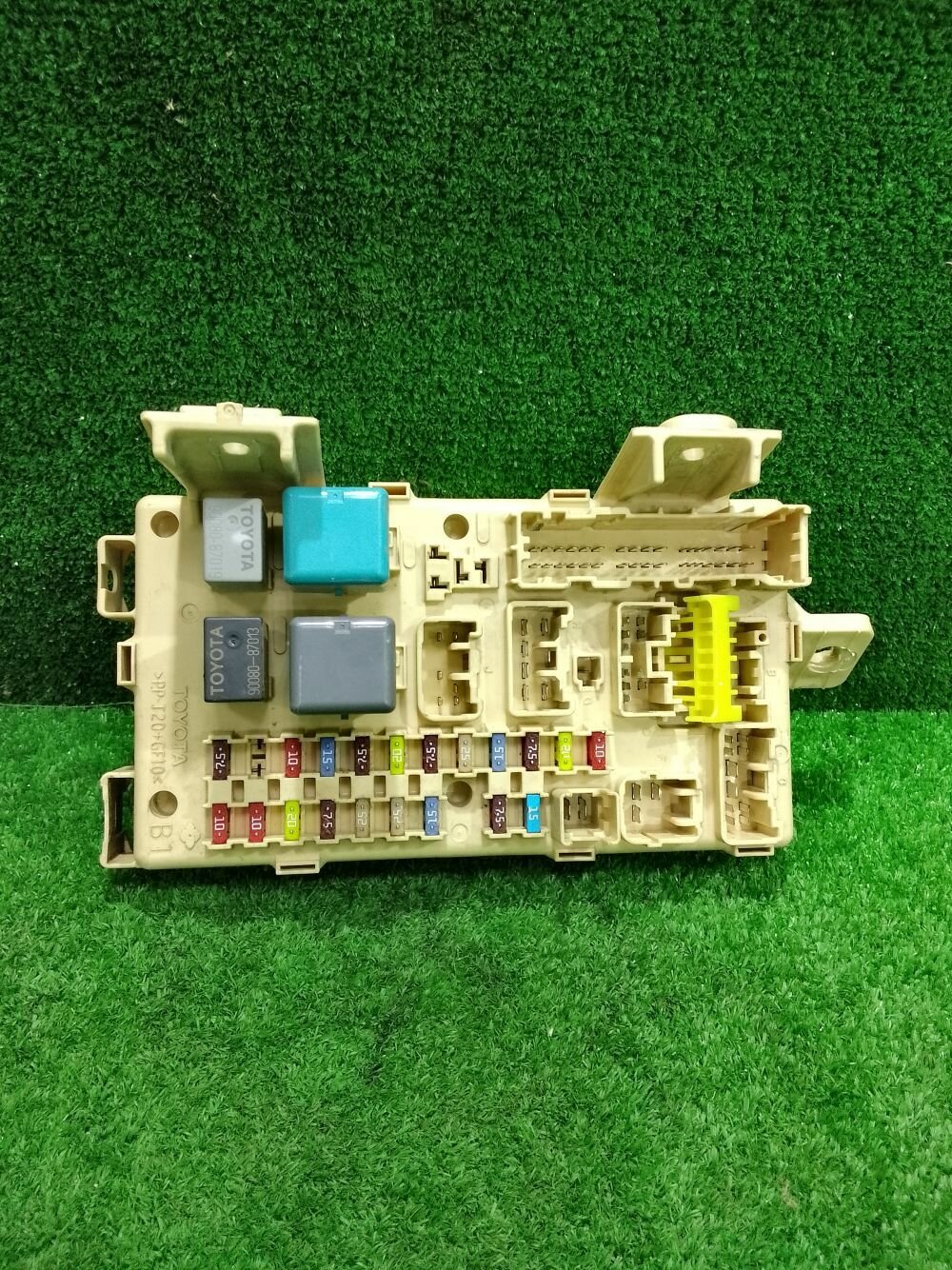 Блок предохранителей реле Toyota Avensis T250 Б/У с пробегом