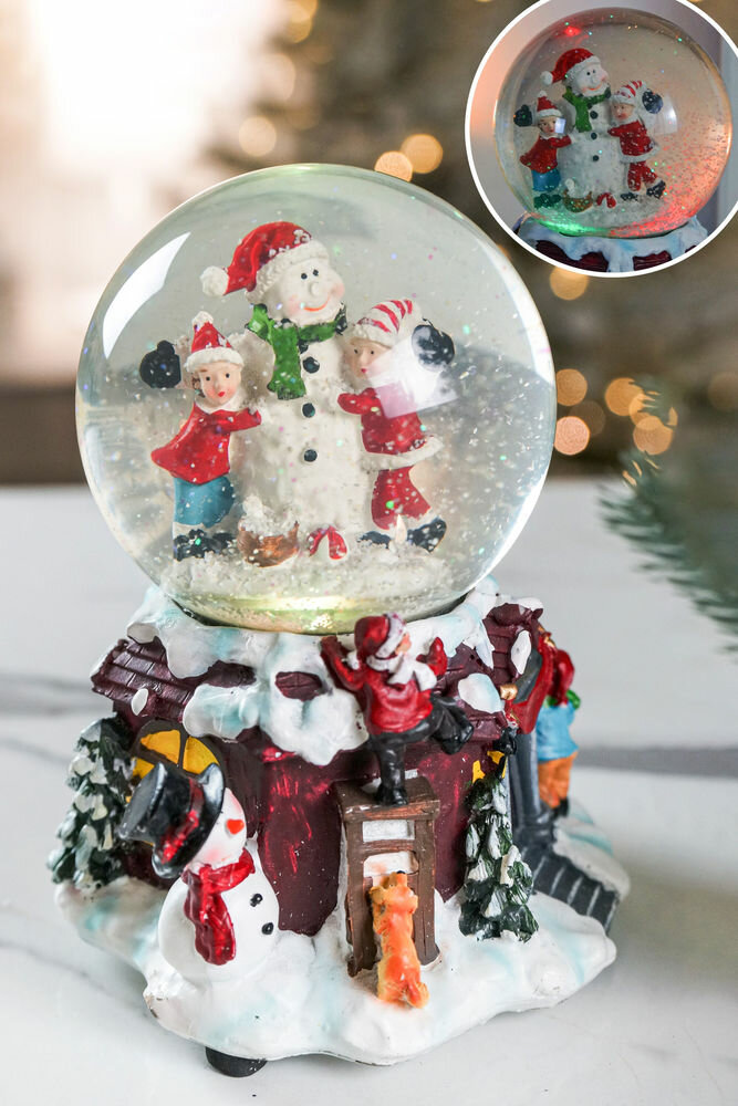 Снежный шар музыкальный танец снеговика С детишками, 2 меняющих цвета LED-огня, динамика, снежный вихрь, 21 см, батарейки, Kaemingk 483363-3