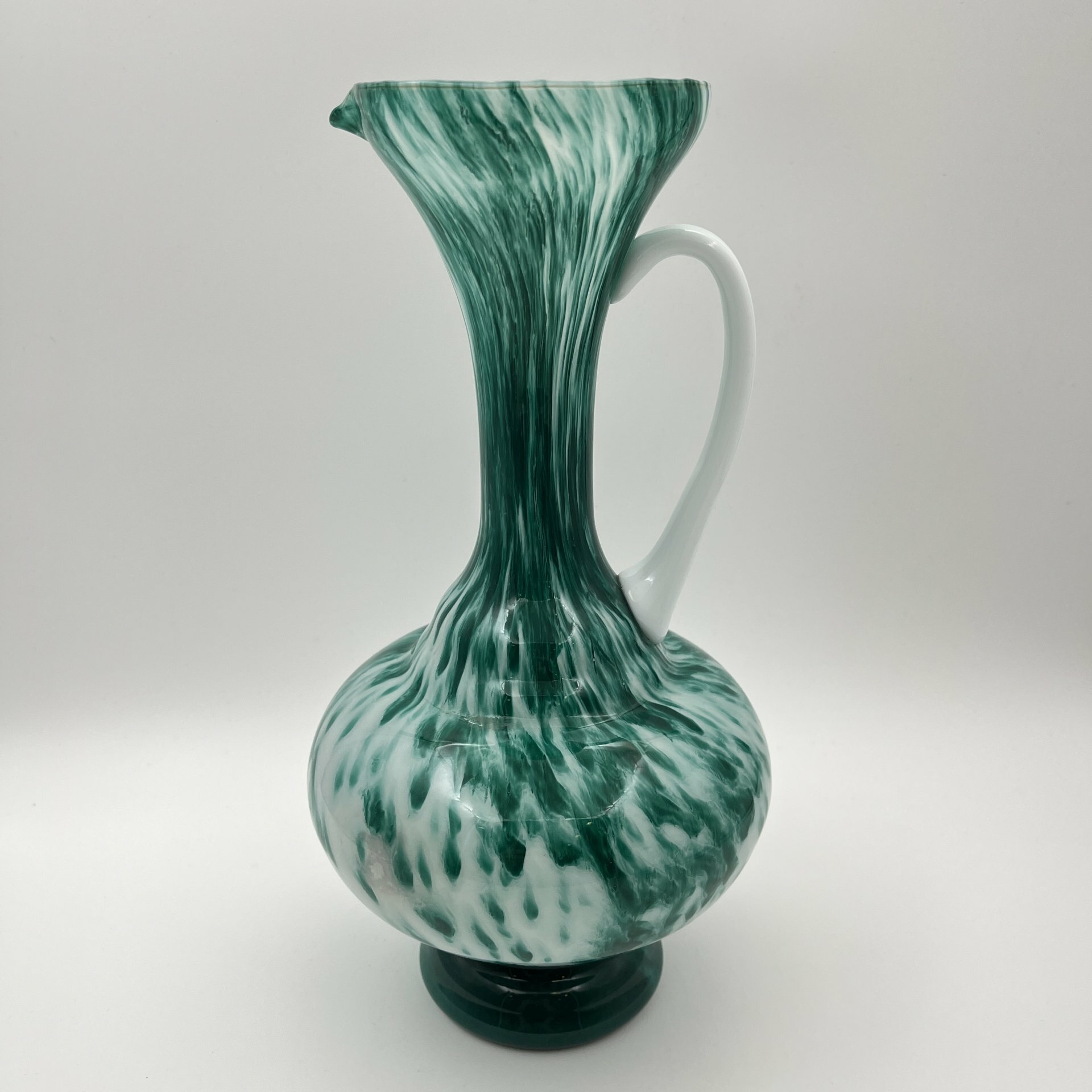Кувшин в бело-зеленой гамме, регион Empoli, стекло, opaline, Муранское стекло, Италия