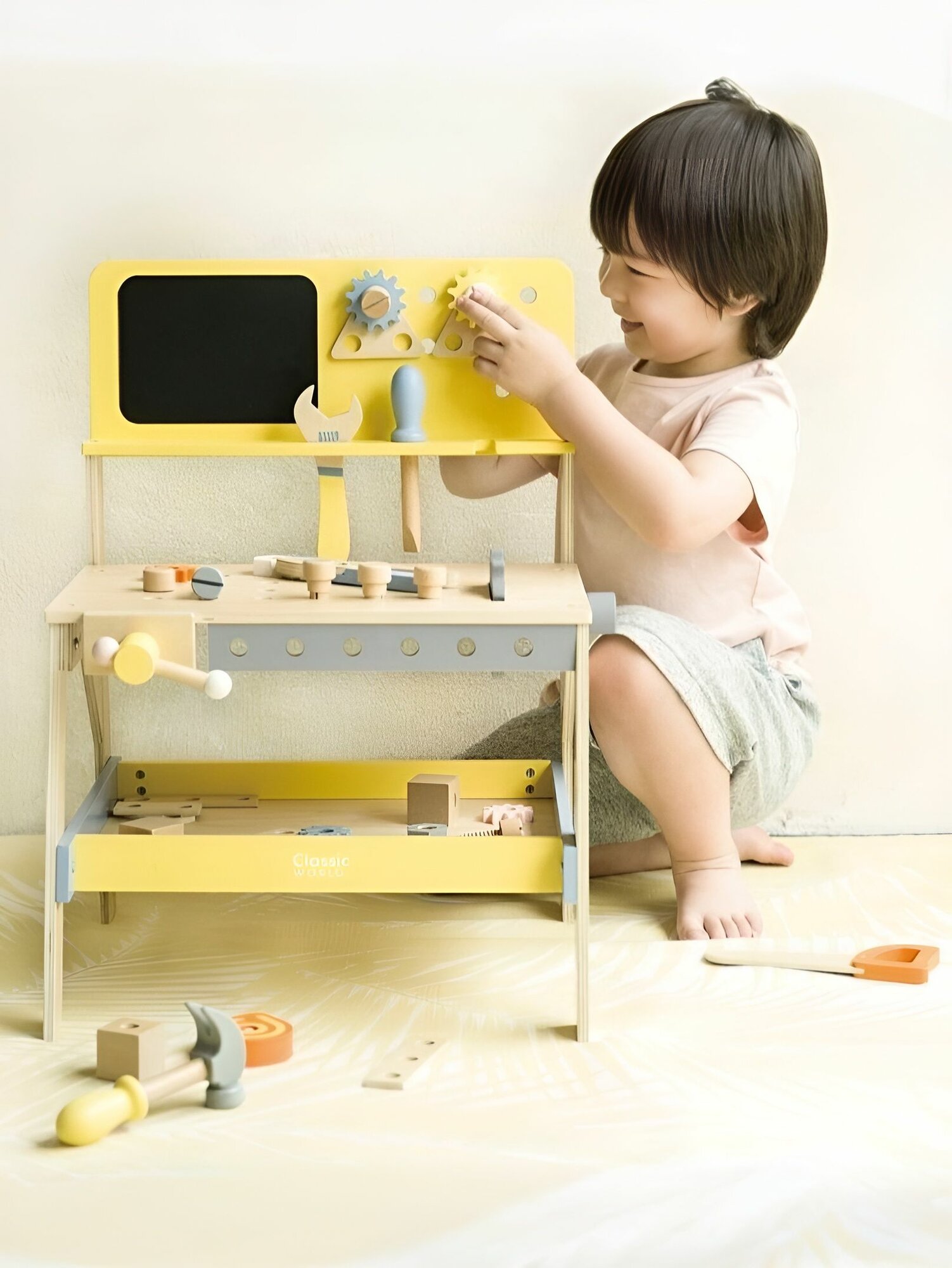 CLASSIC WORLD Верстак с инструментами набор столяра деревянная мастерская для детей от 3 лет